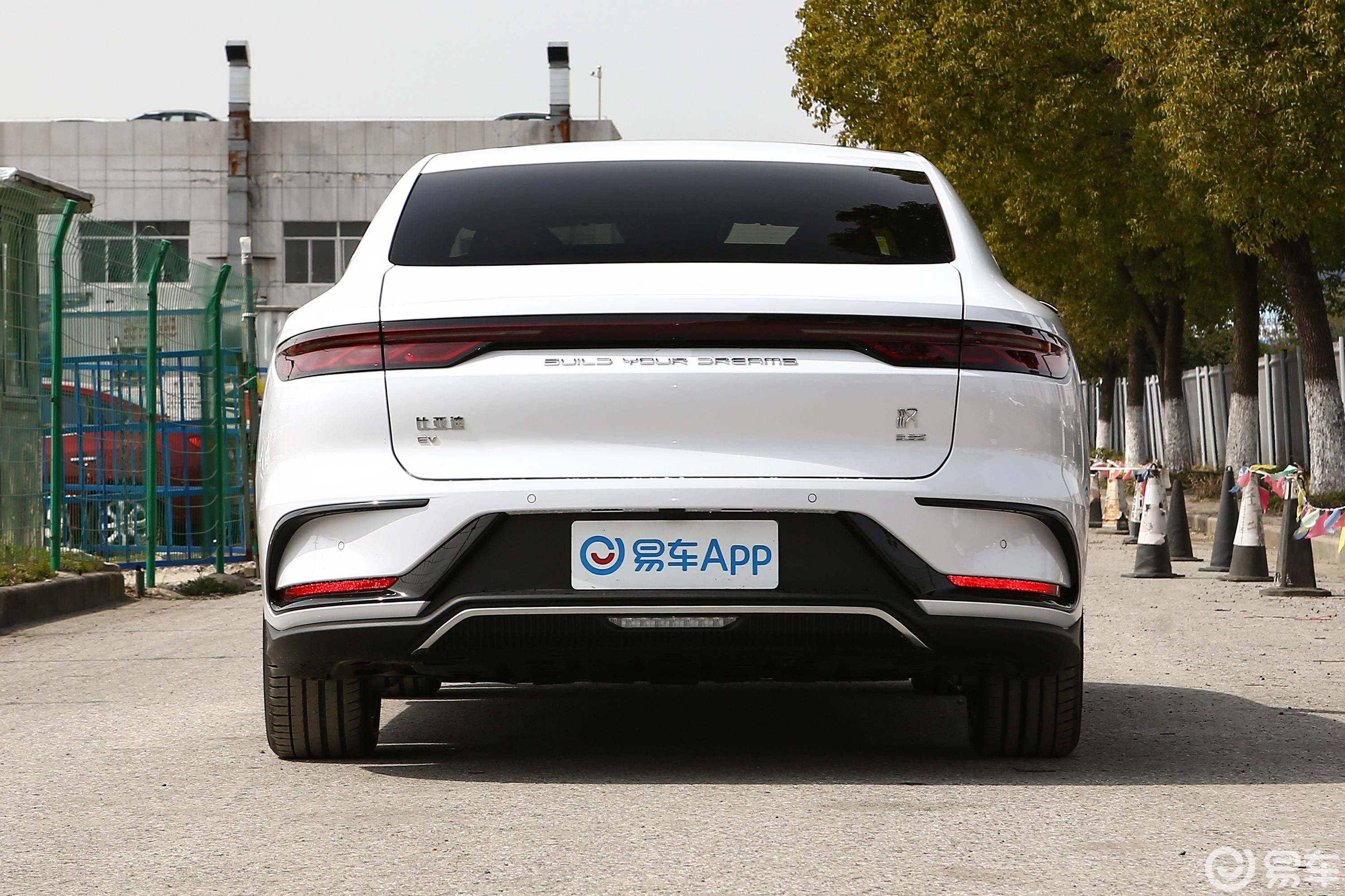 【汉EV 冠军版 610km 四驱旗舰型正后水平图片-汽车图片大全】-易车