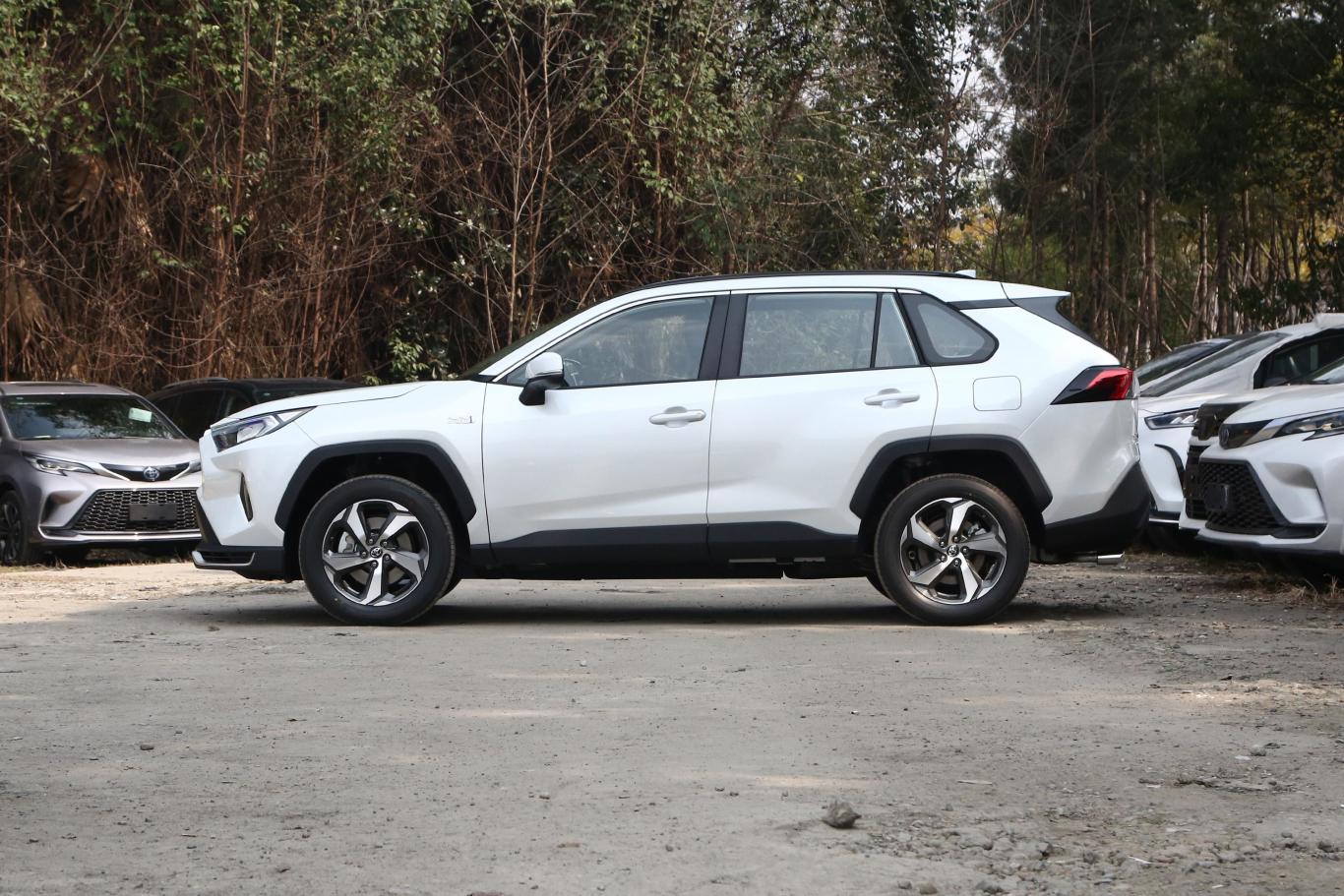 【RAV4荣放 双擎E+2.5L 四驱豪华Pro正侧车头向左水平图片-汽车图片大全】-易车