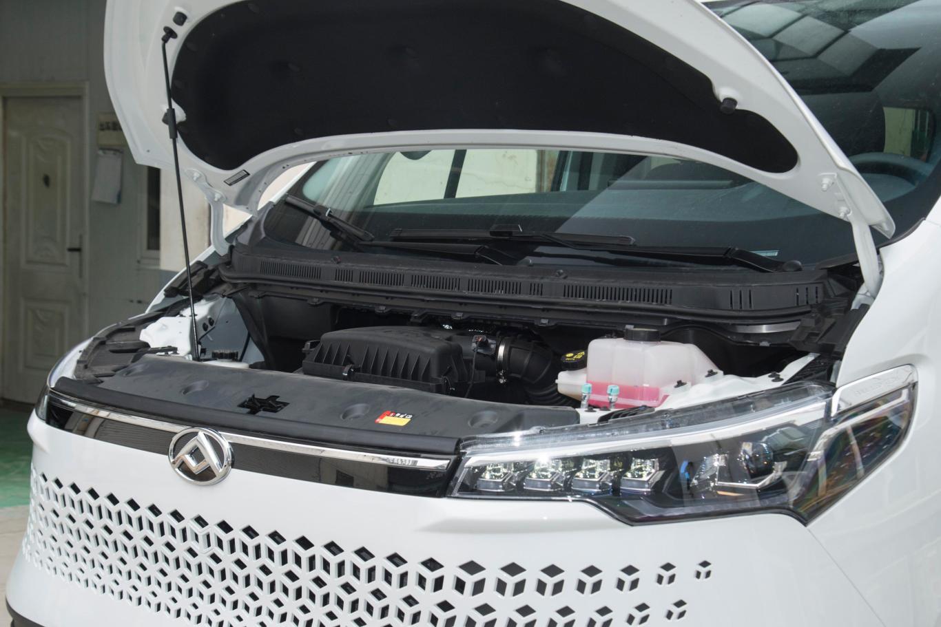 【新途V702.0T 手动短轴低顶精英版93kW 5座动力底盘图片-汽车图片大全】-易车