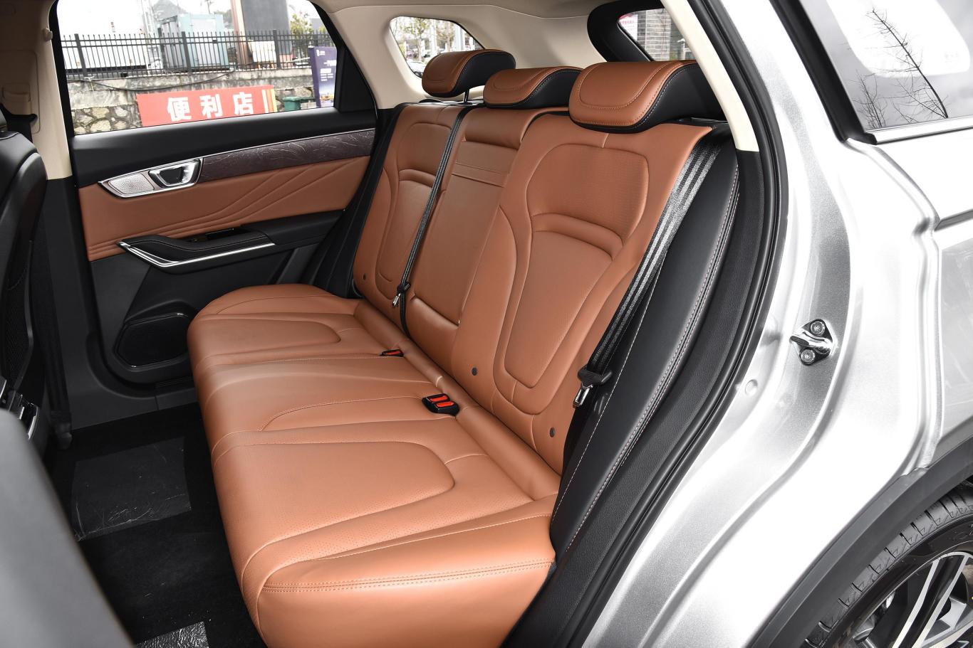 【奔腾T992.0T 尊享型(8AT)后排座椅图片-汽车图片大全】-易车