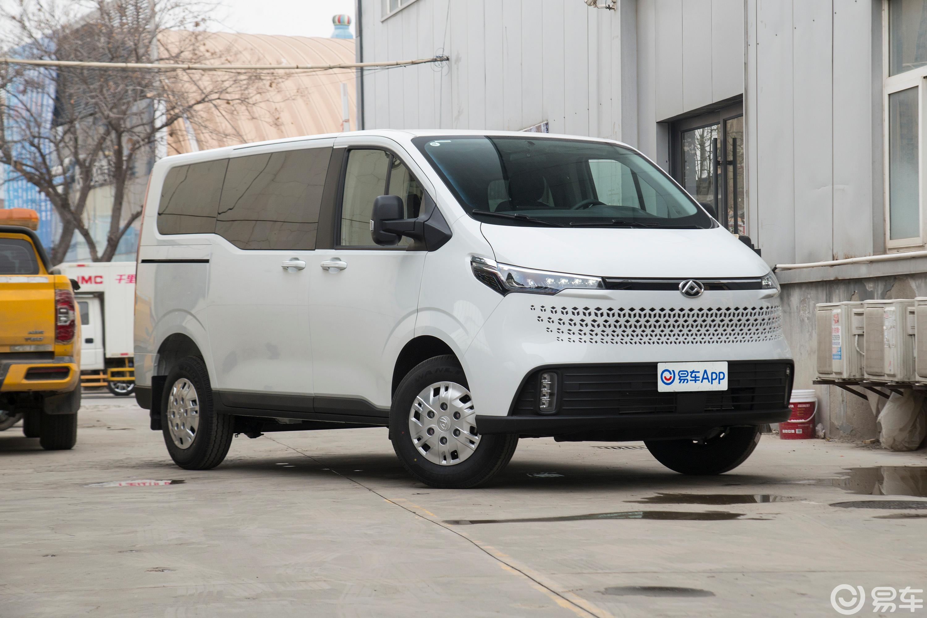 【新途V702.0T 手动短轴低顶精英版93kW 5座侧前45度车头向右水平图片-汽车图片大全】-易车