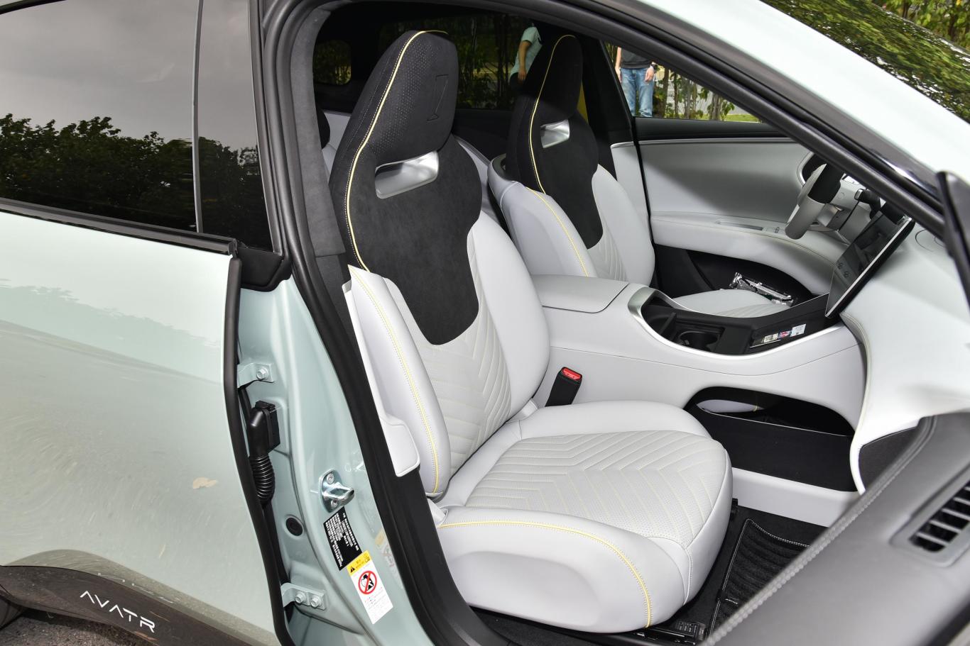 【阿维塔11705km 超长续航单电机版 4座副驾驶座椅图片-汽车图片大全】-易车