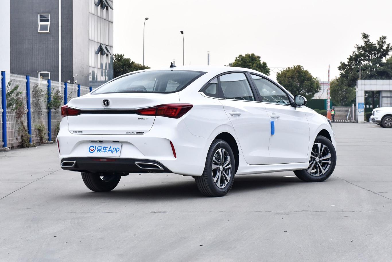 【逸动PLUS 蓝鲸NE 1.4T GDI 双离合尊贵版侧后45度车头向右水平图片-汽车图片大全】-易车