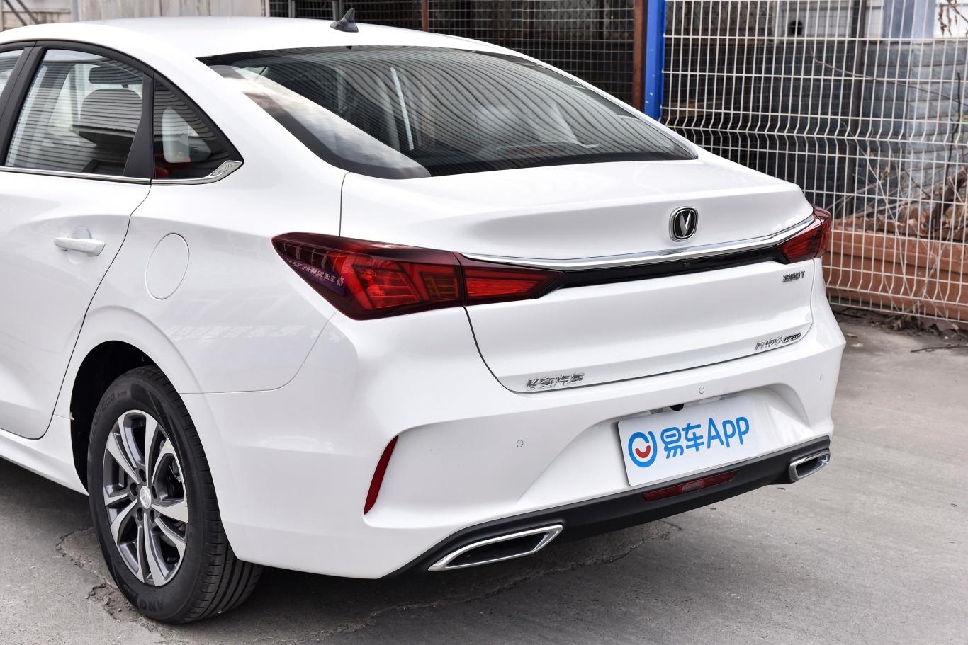 【逸动PLUS 蓝鲸NE 1.4T GDI 双离合尊贵版车尾特写图片-汽车图片大全】-易车