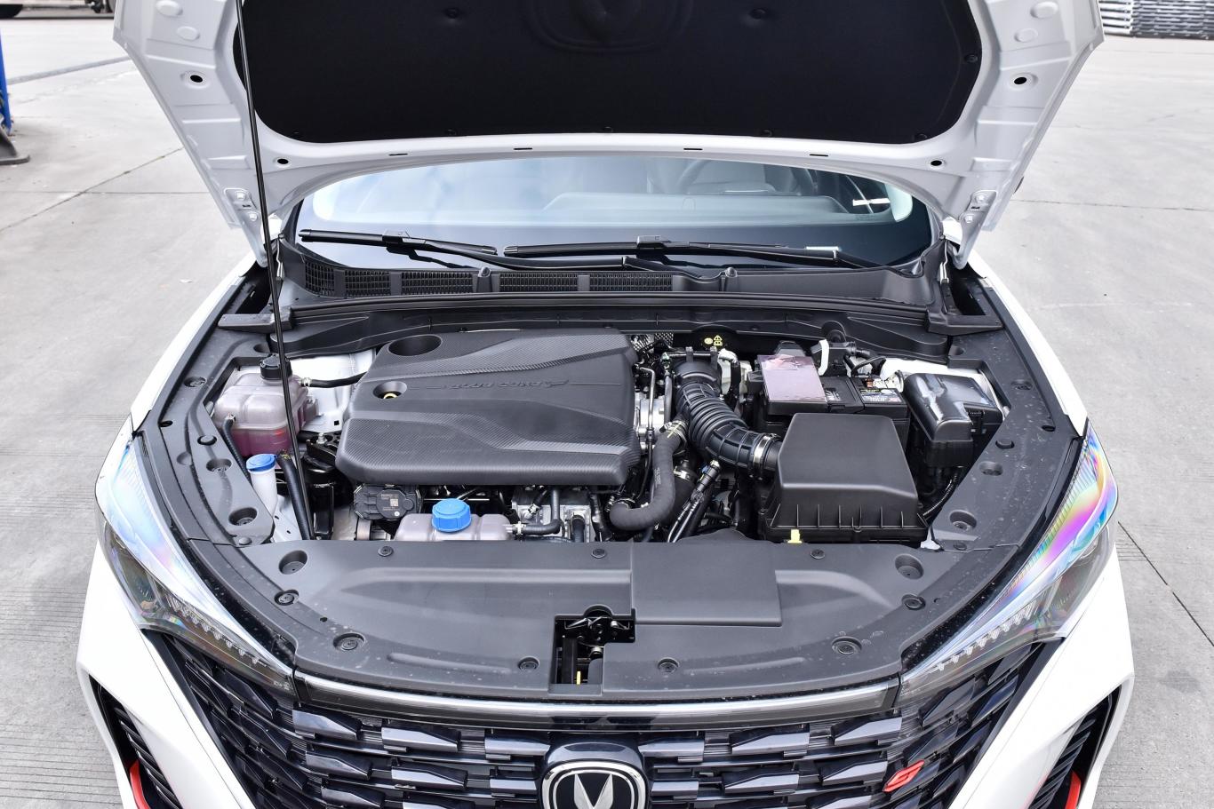 【逸动PLUS 蓝鲸NE 1.4T GDI 双离合尊贵版前舱整体图片-汽车图片大全】-易车