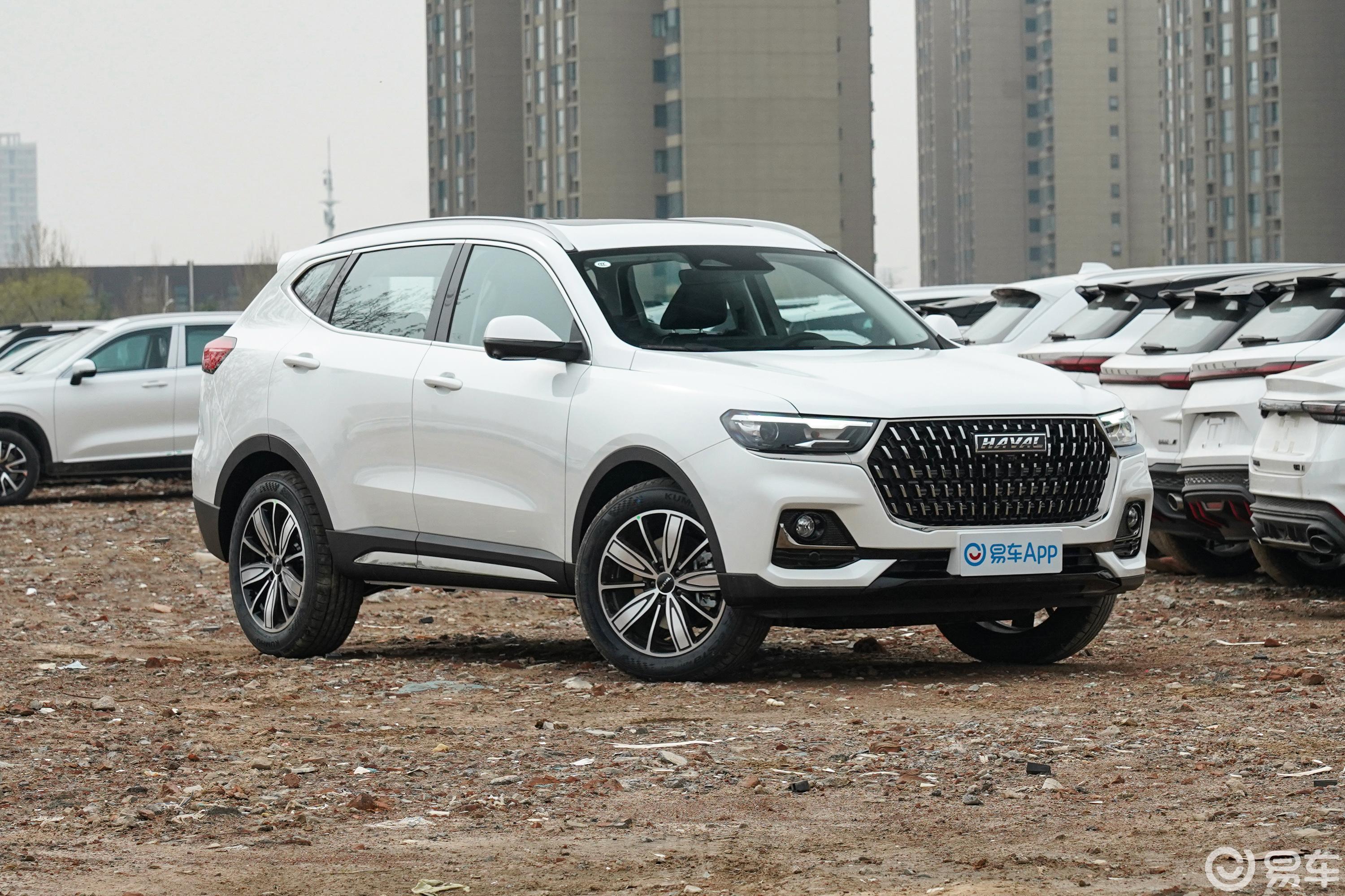 【哈弗H6国潮版 1.5T 两驱冠军版侧前45度车头向右水平图片-汽车图片大全】-易车