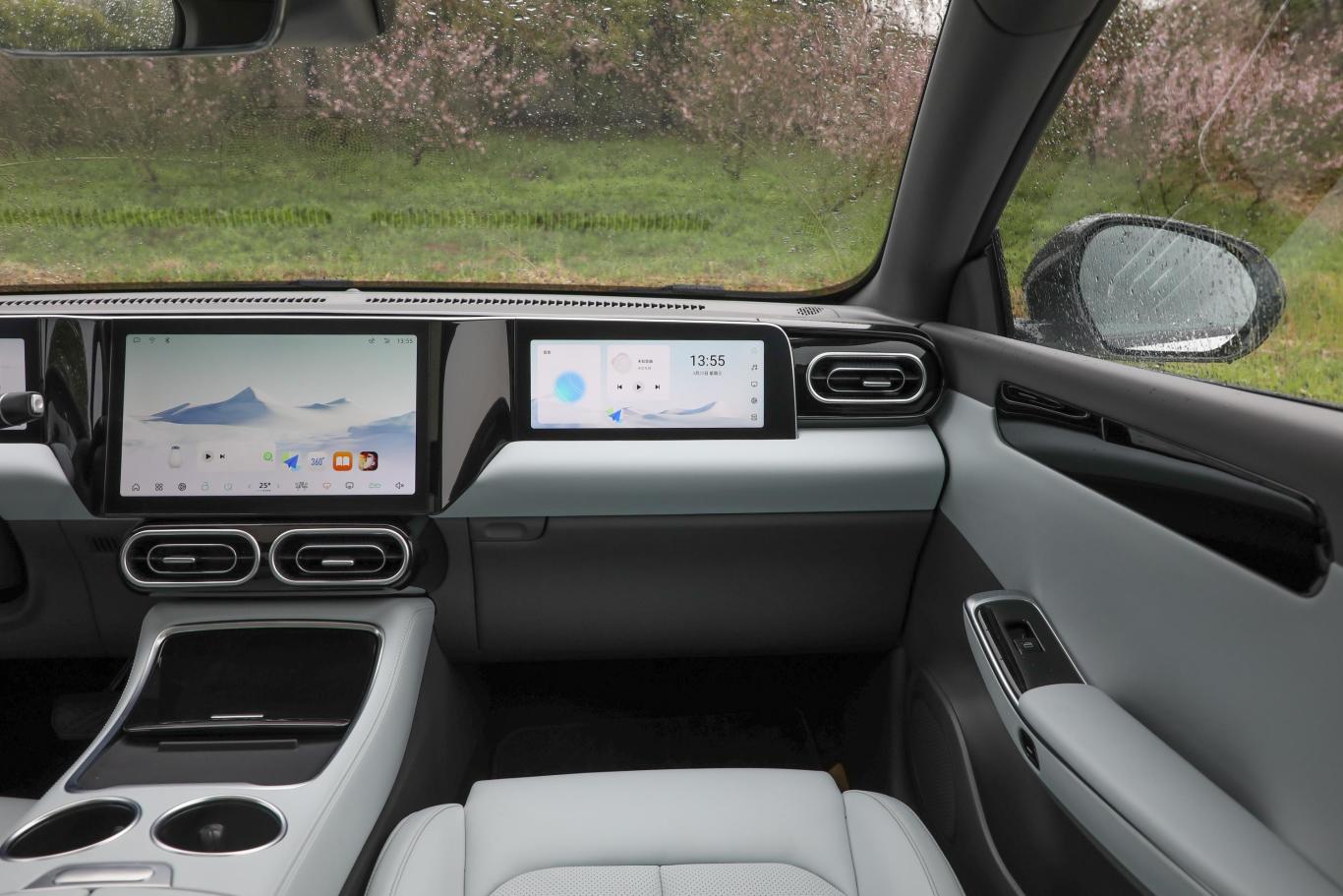 【零跑C01525km 525后驱舒享版副驾驶位区域图片-汽车图片大全】-易车