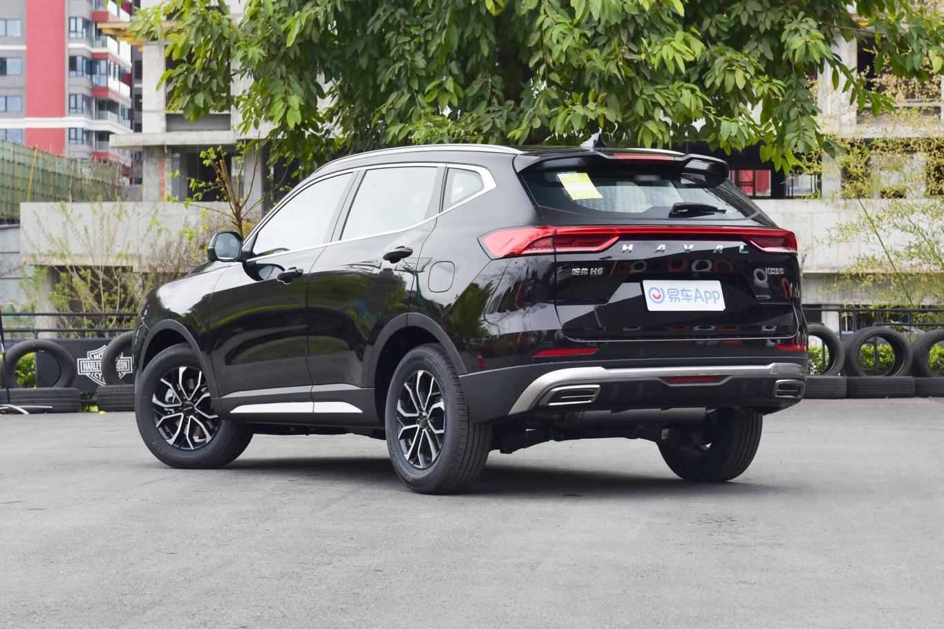 【哈弗H6国潮版 1.5T 两驱都市版侧后45度车头向左水平图片-汽车图片大全】-易车