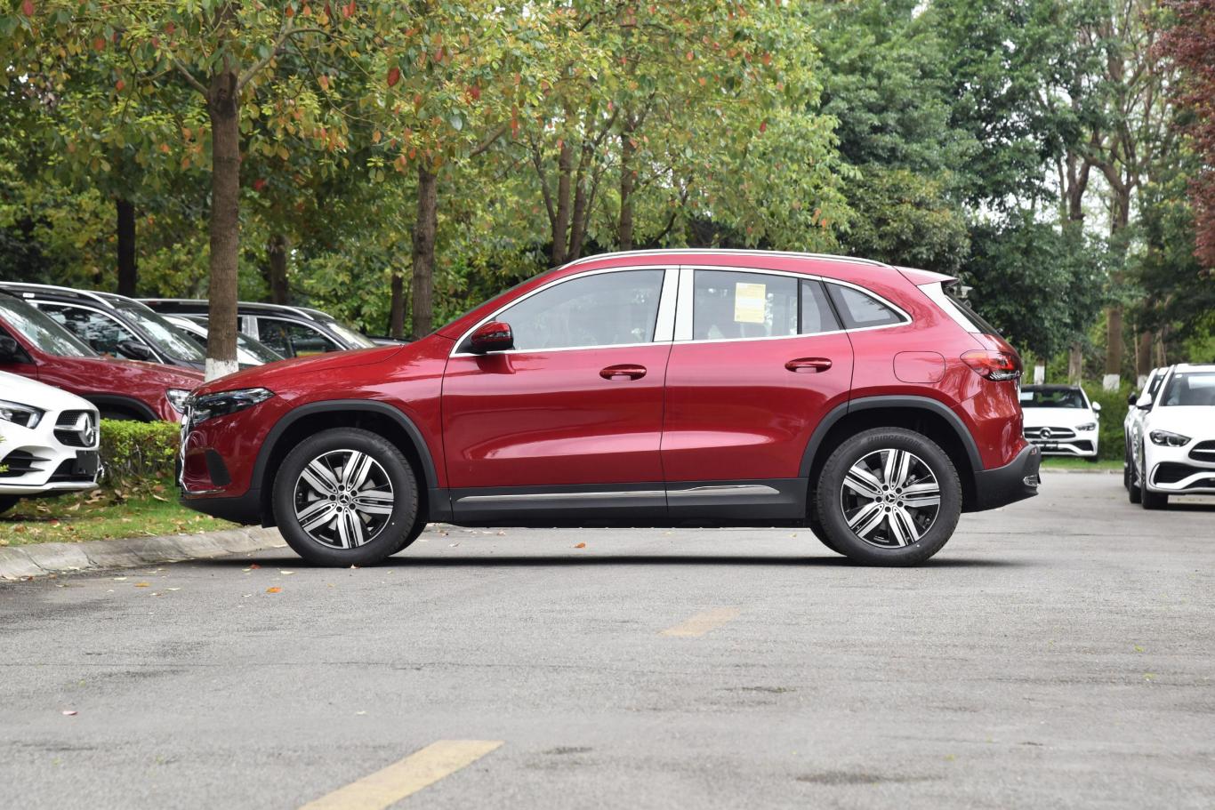 【奔驰EQAEQA 260正侧车头向左水平图片-汽车图片大全】-易车