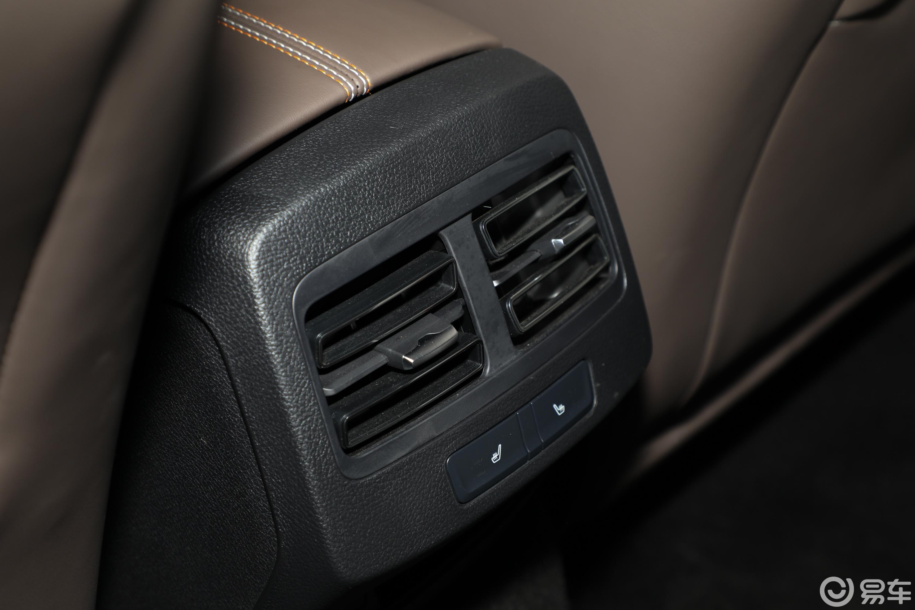 【秦PLUS新能源EV 冠军版 610km 卓越型后排功能图片-汽车图片大全】-易车