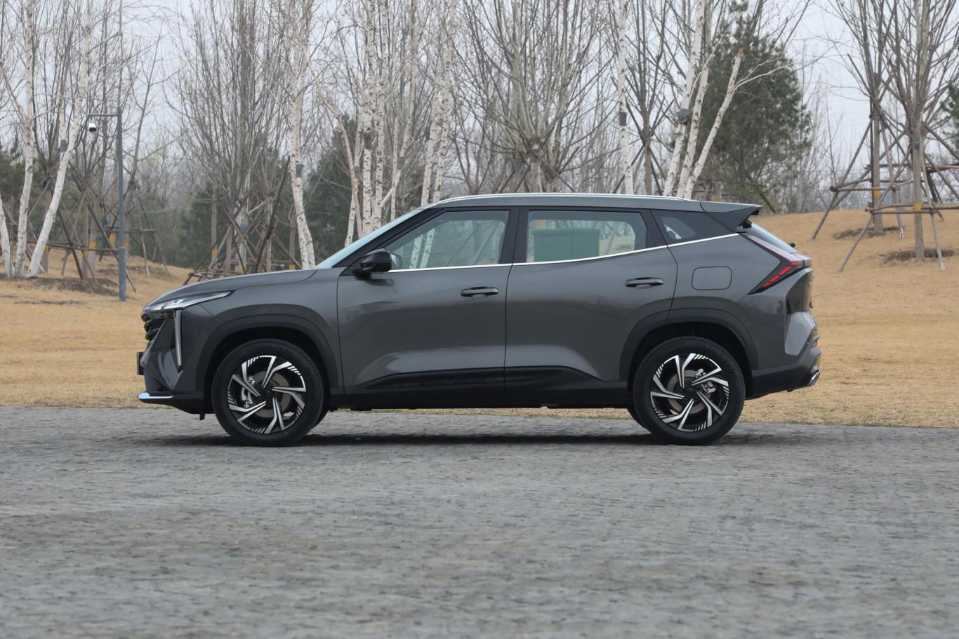 【博越博越COOL 1.5T 智慧型正侧车头向左水平图片-汽车图片大全】-易车