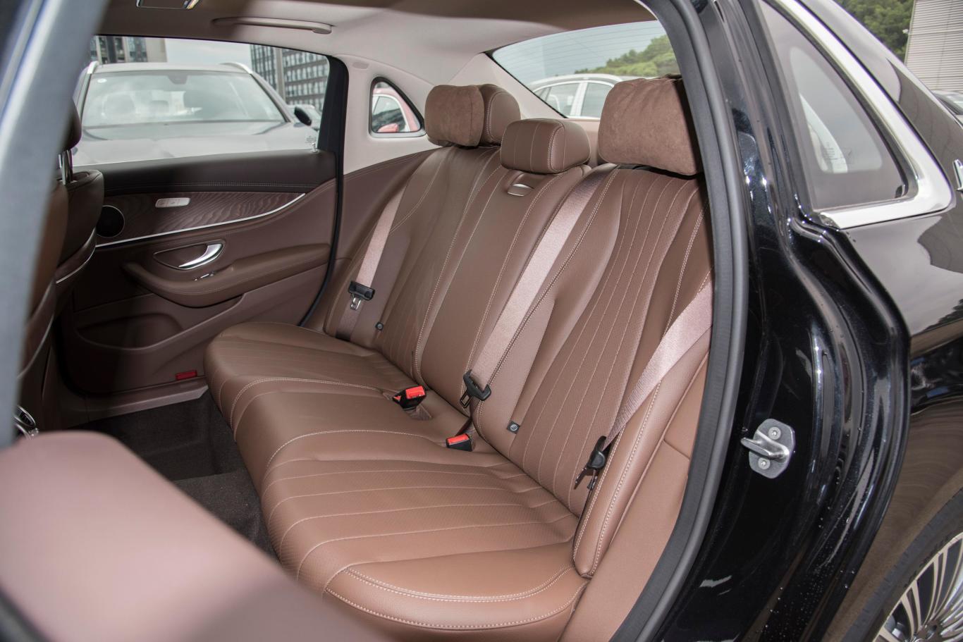 【奔驰E级改款 E 300 L 时尚型后排座椅图片-汽车图片大全】-易车