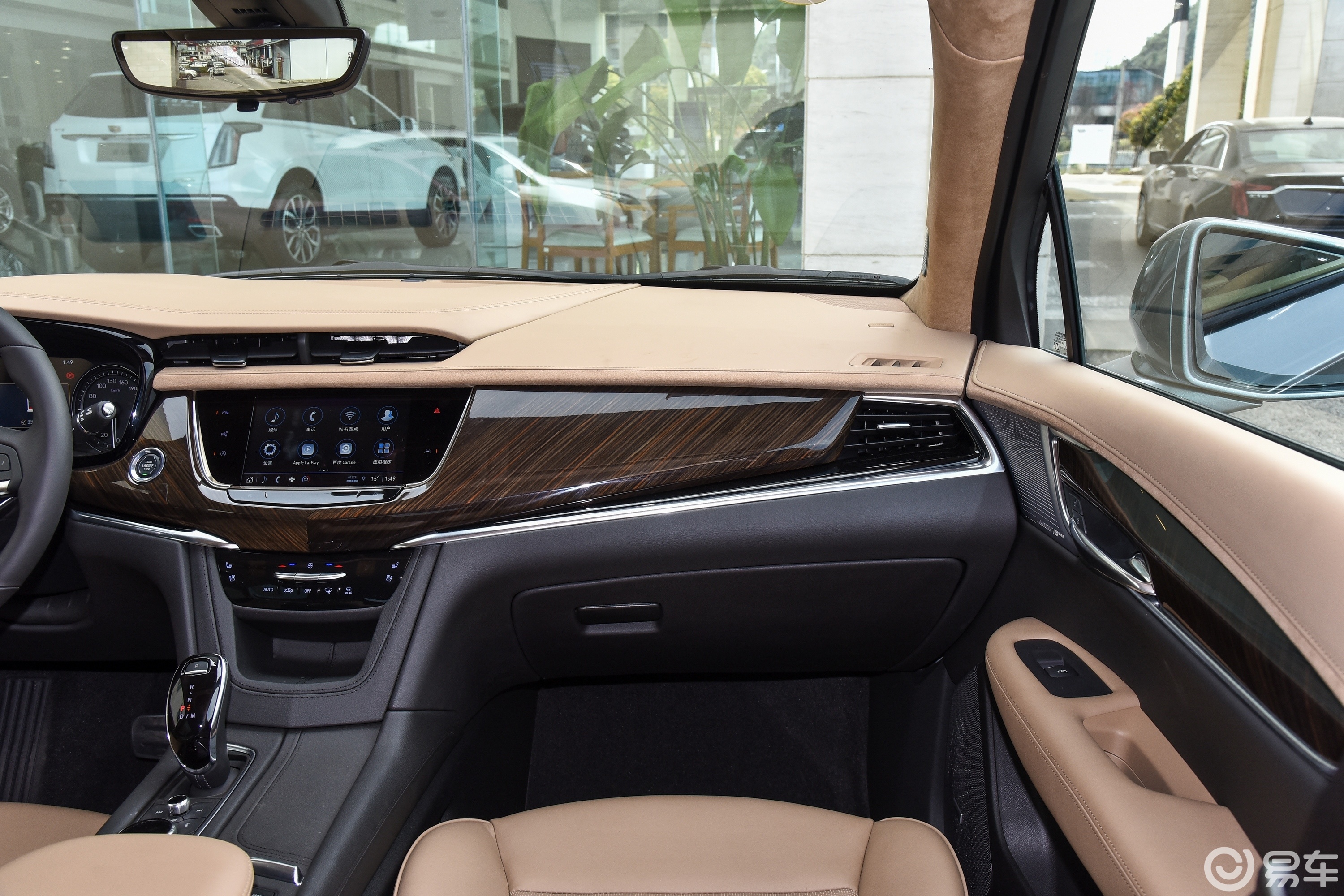 【凯迪拉克XT6轻混 2.0T 四驱铂金型黑钻版 6座副驾驶位区域图片-汽车图片大全】-易车