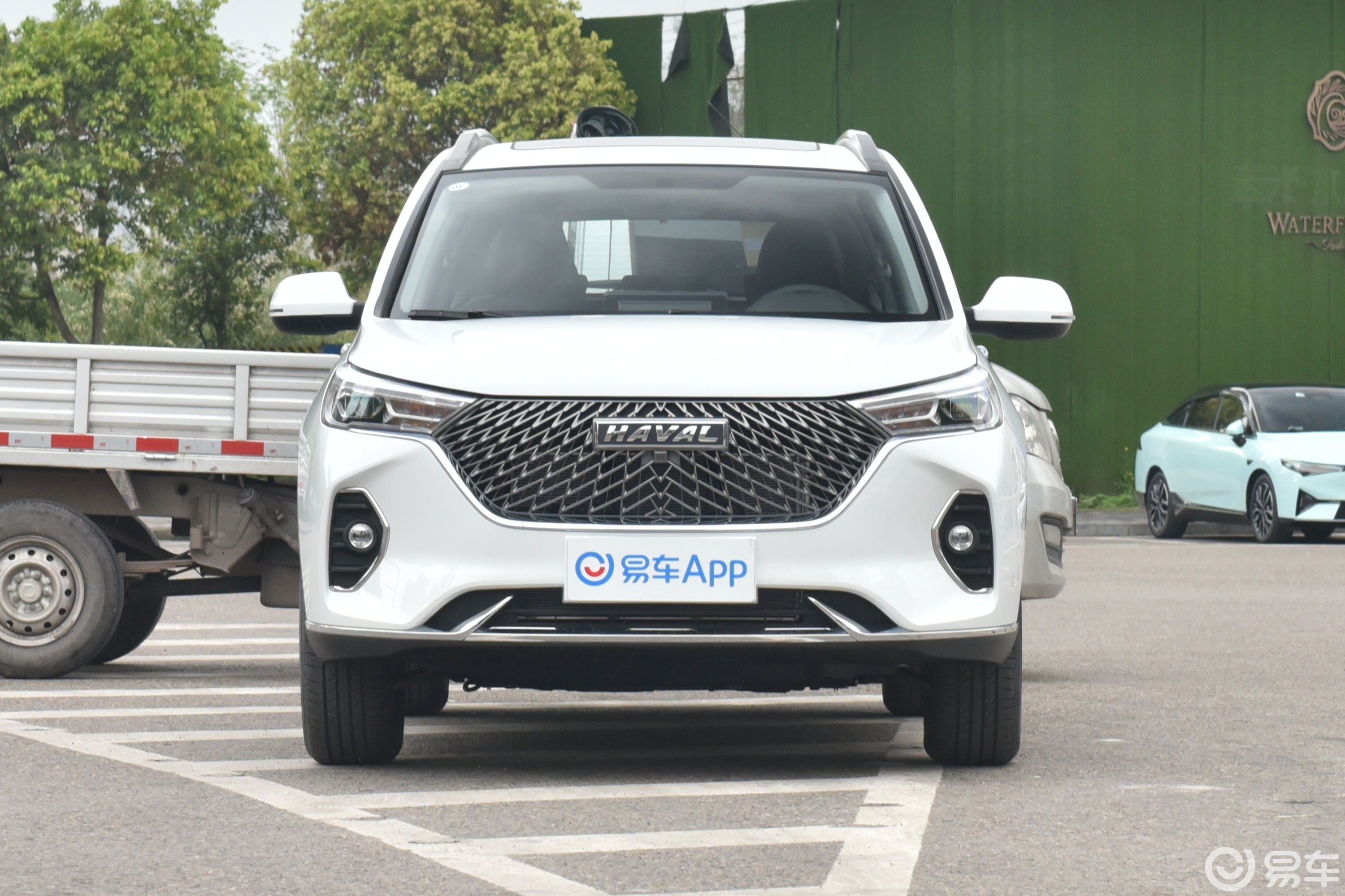 【哈弗M6PLUS 1.5T 手动豪华智联型正前水平图片-汽车图片大全】-易车