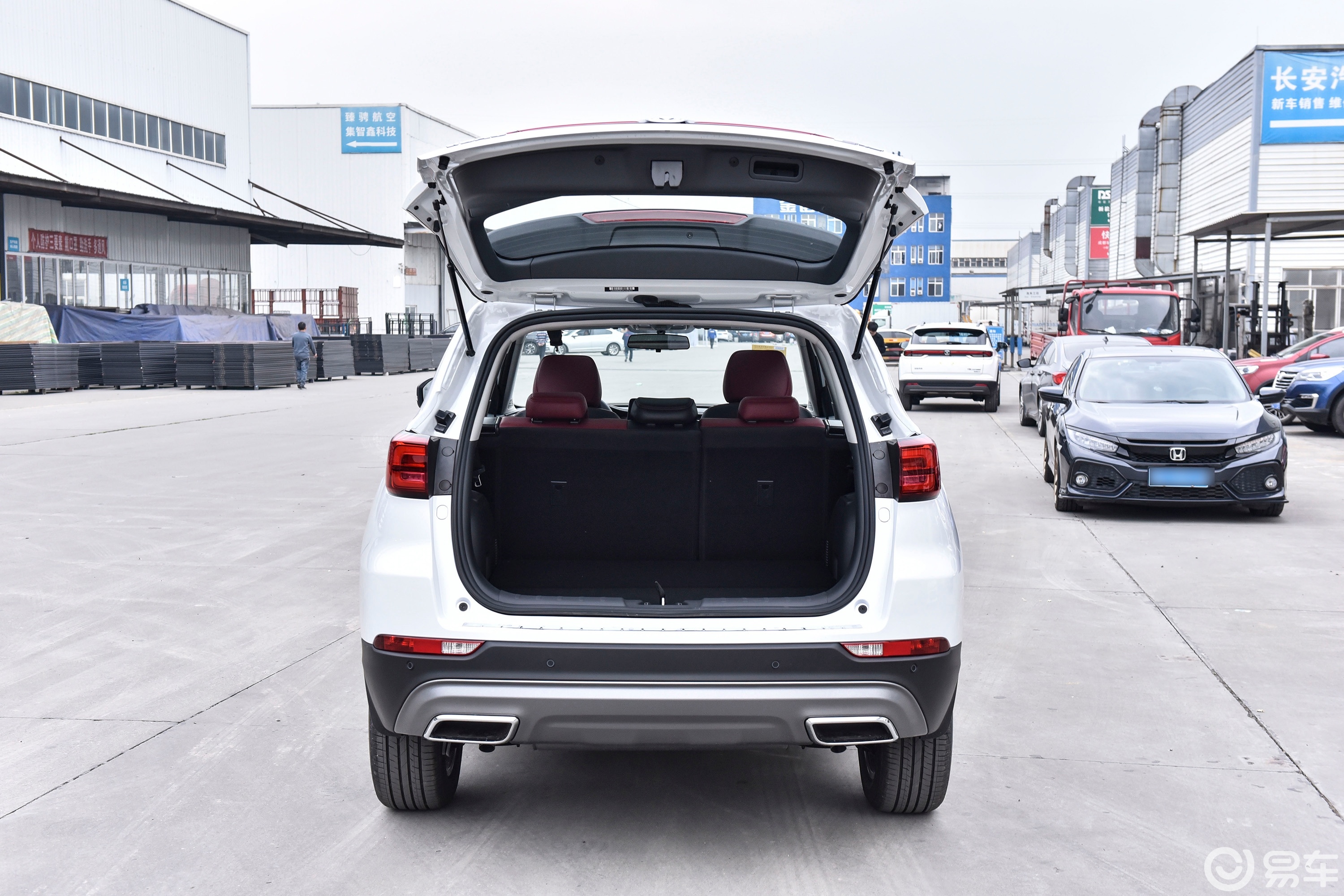 【长安CS75畅享版 1.5T 自动尊贵版后备箱图片-汽车图片大全】-易车