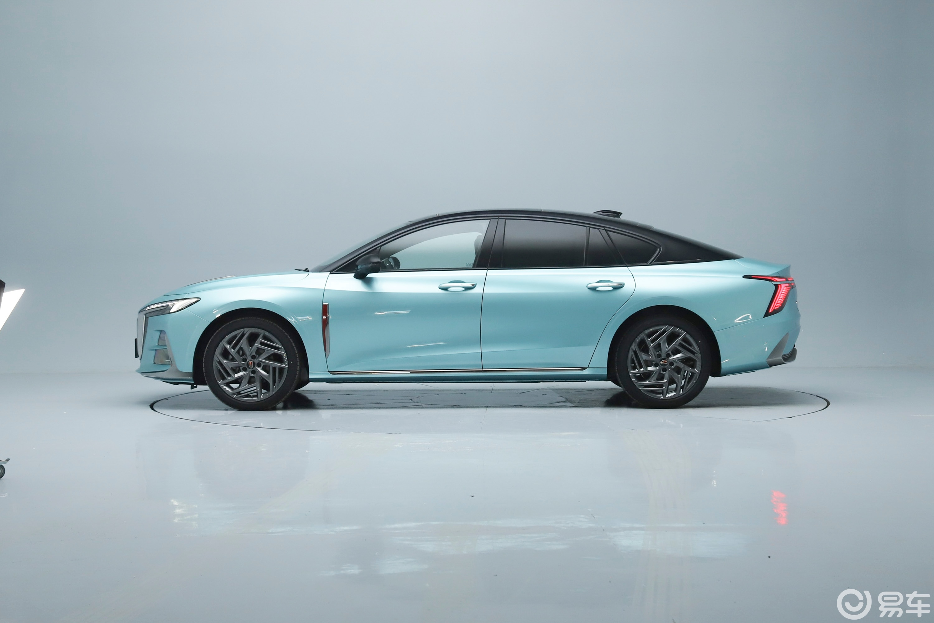 【红旗H62.0T 致臻版正侧车头向左水平图片-汽车图片大全】-易车