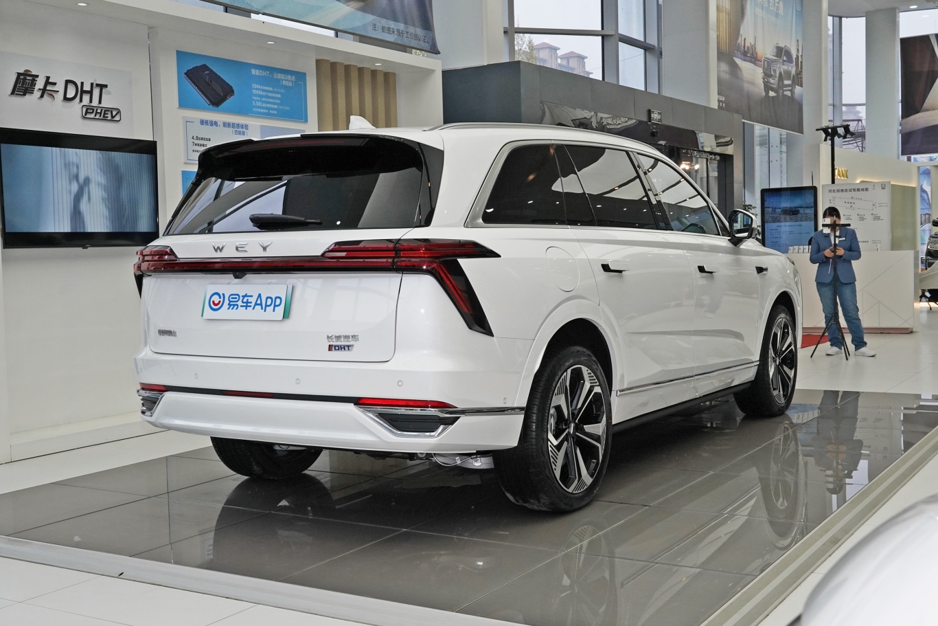 【魏牌蓝山1.5T 180km 四驱超长续航版侧后45度车头向右水平图片-汽车图片大全】-易车