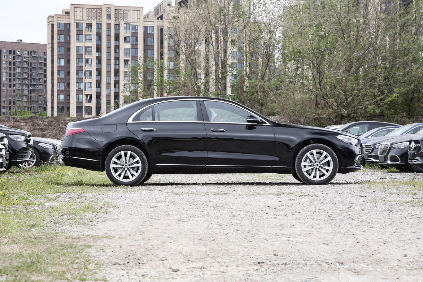 【奔驰S级改款 S 400 L 商务型正侧车头向右水平图片-汽车图片大全】-易车