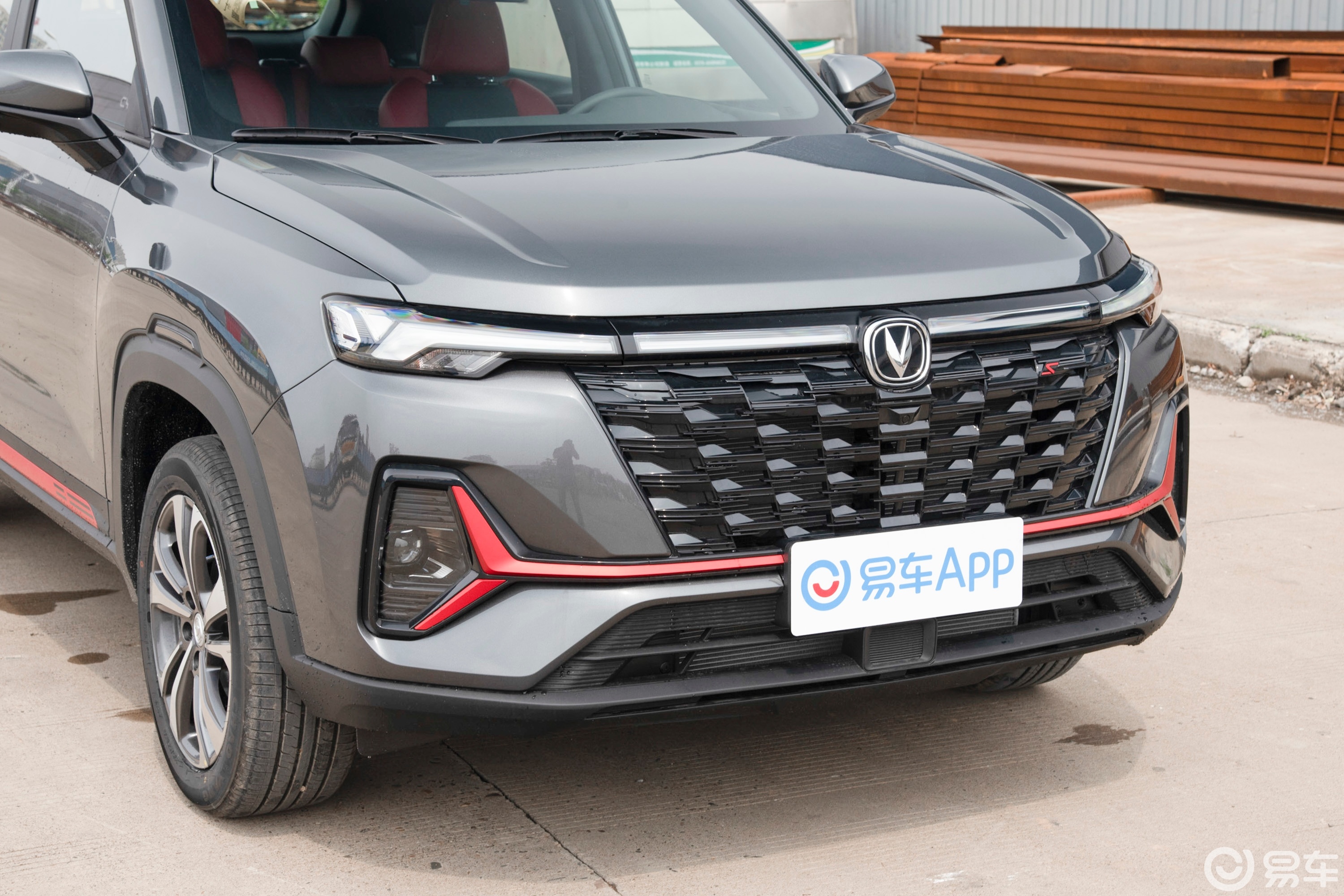 【长安CS35PLUS畅享版 蓝鲸NE 1.4T 豪华型前格栅侧俯拍图片-汽车图片大全】-易车