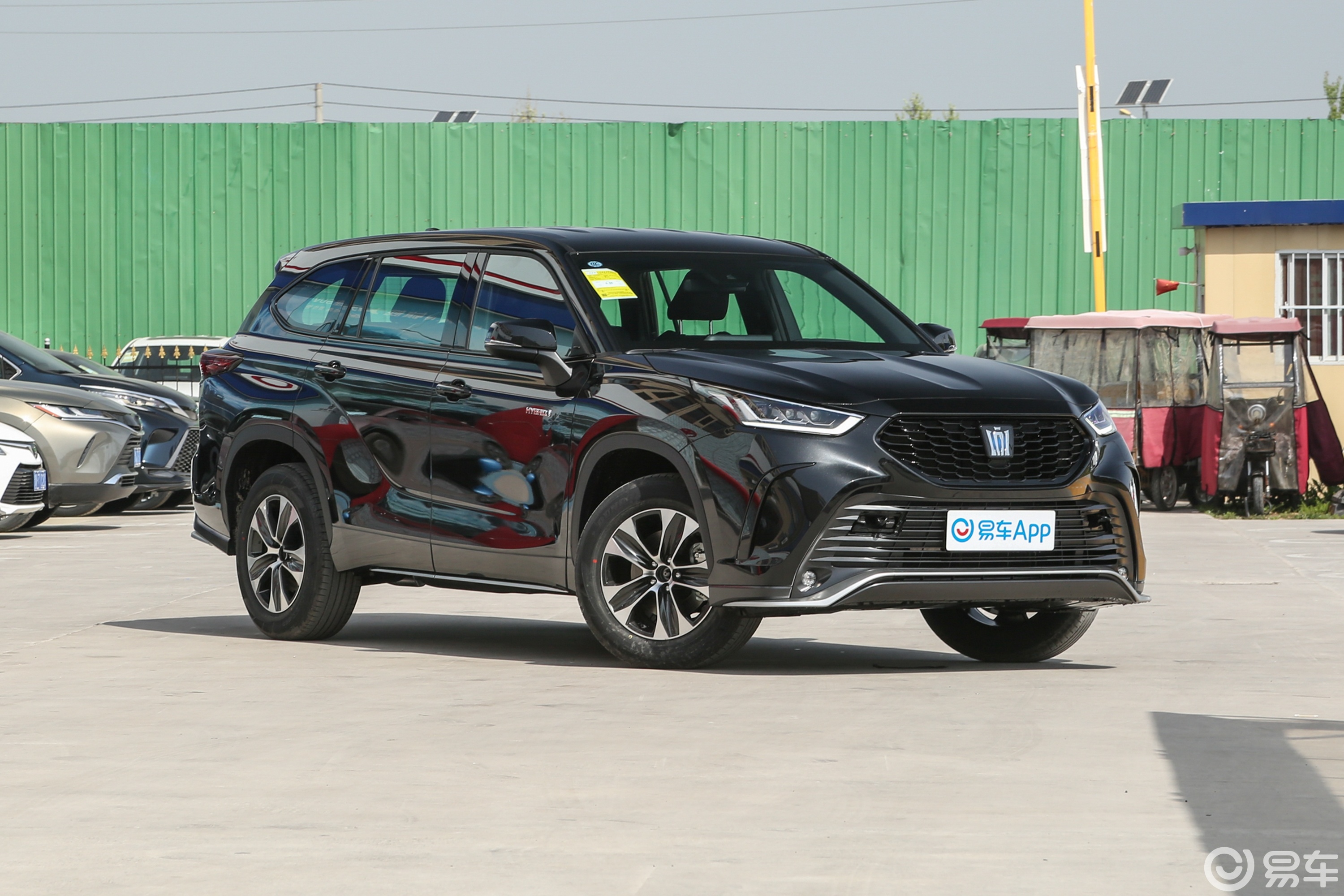 【皇冠陆放HEV 2.5L 四驱精英版 7座侧前45度车头向右水平图片-汽车图片大全】-易车