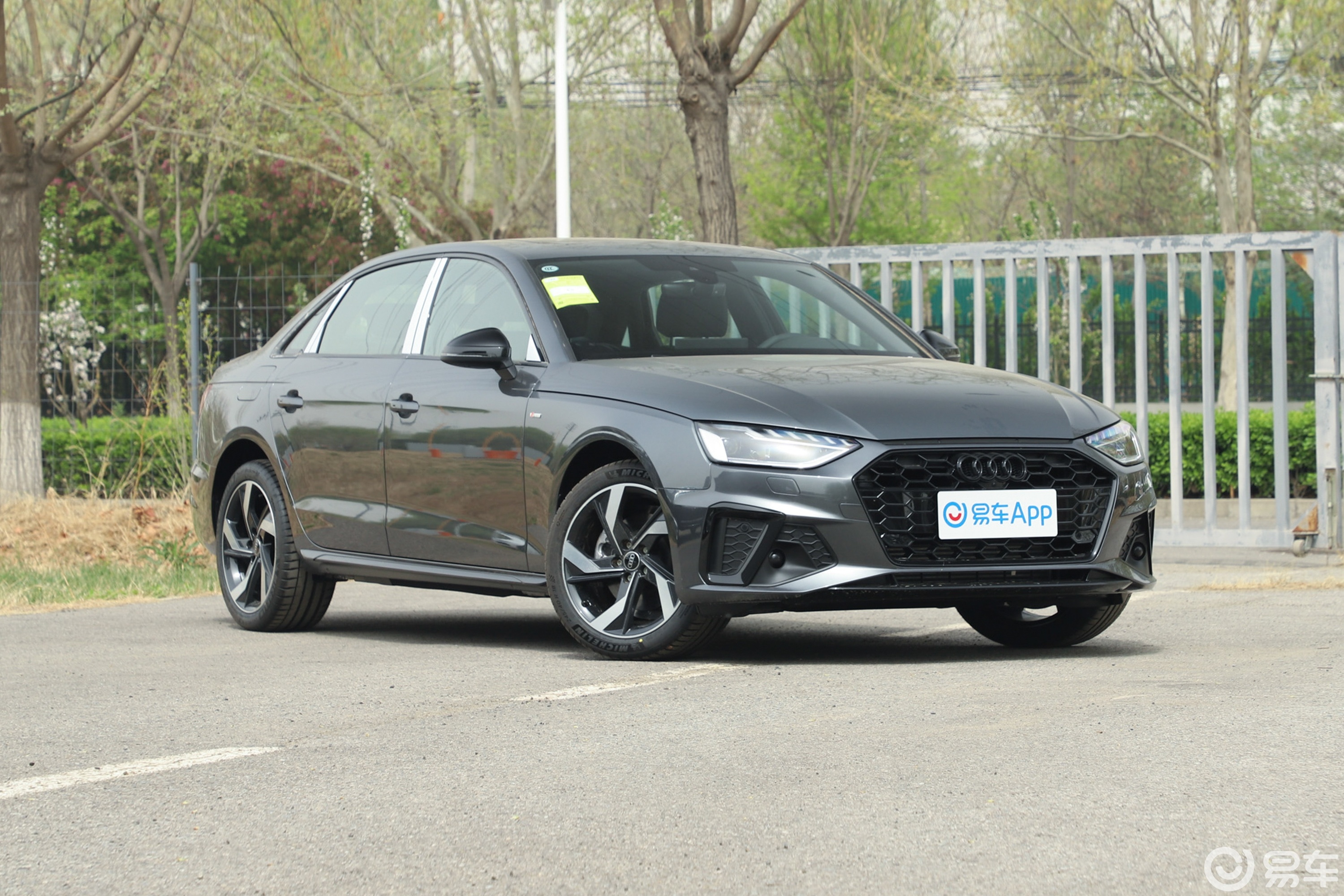 【奥迪A4L40 TFSI 豪华动感型 星夜版侧前45度车头向右水平图片-汽车图片大全】-易车