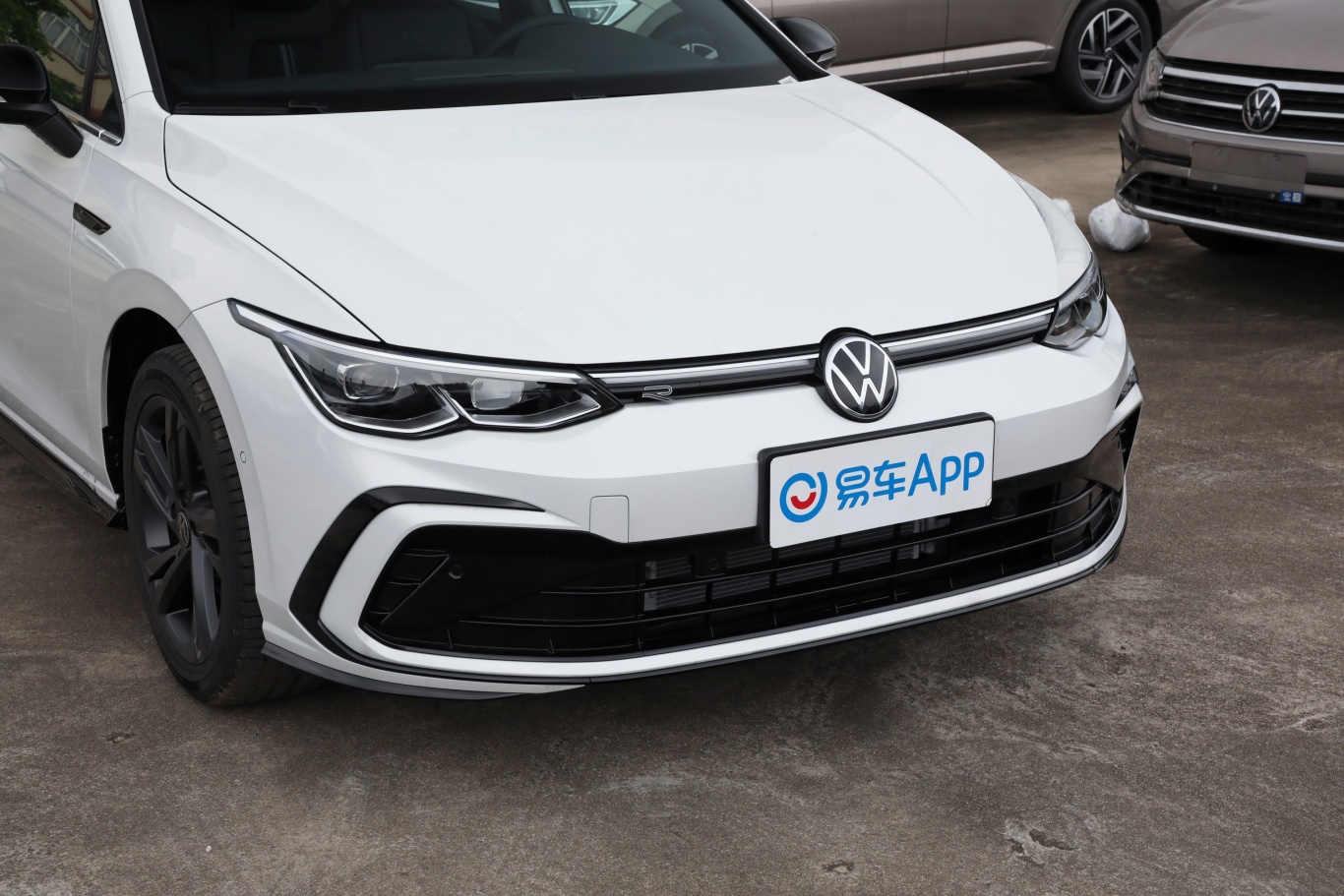 【高尔夫改款 280TSI R-Line Lite前格栅侧俯拍图片-汽车图片大全】-易车