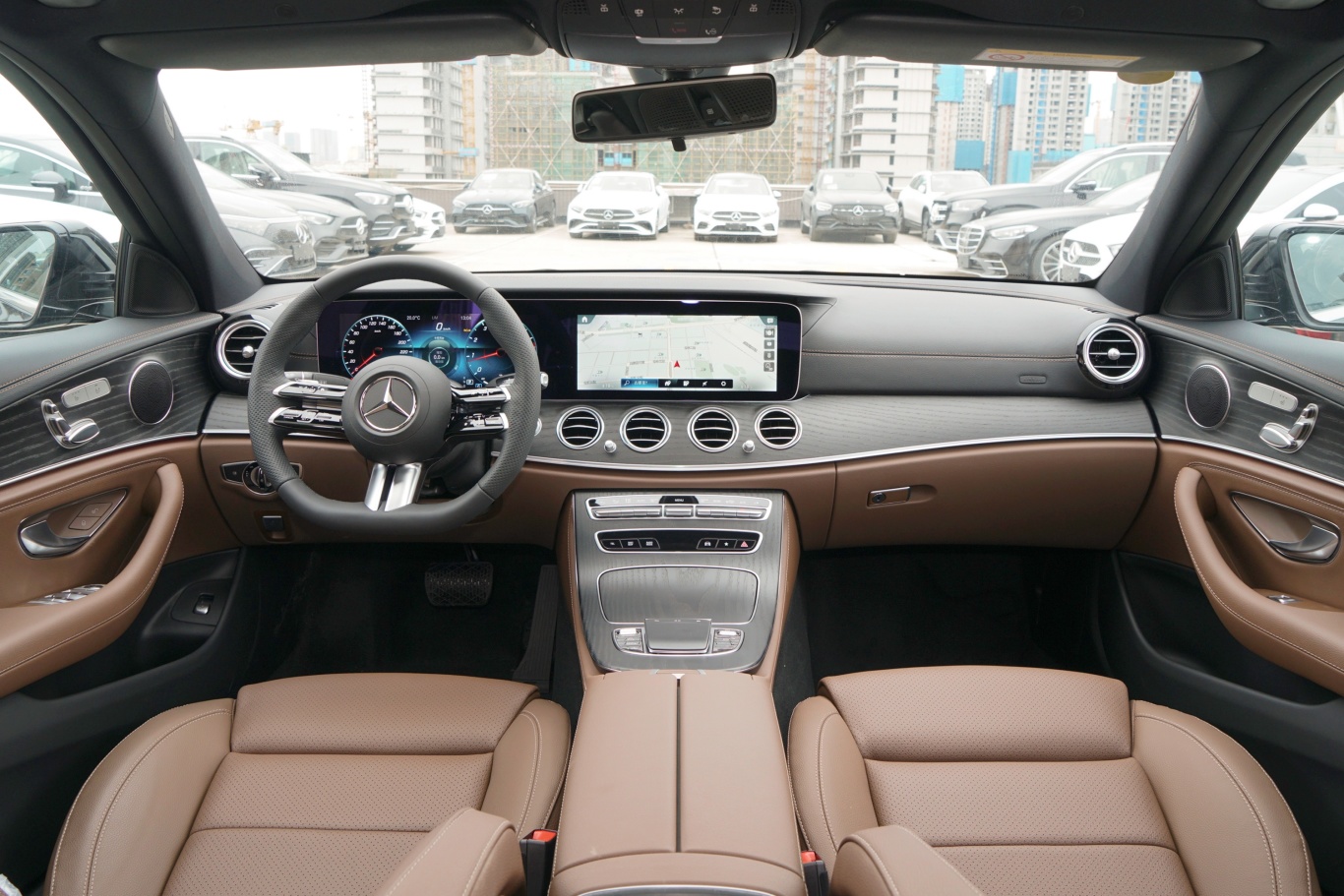 【奔驰E级改款 E 260 L 运动型 4MATIC内饰全景正拍图片-汽车图片大全】-易车