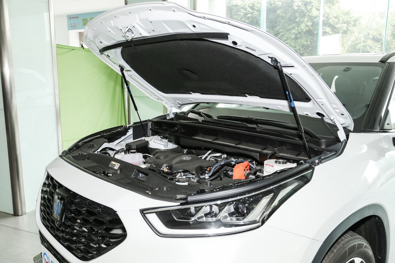 【皇冠陆放HEV 2.5L 四驱尊贵版 7座动力底盘图片-汽车图片大全】-易车