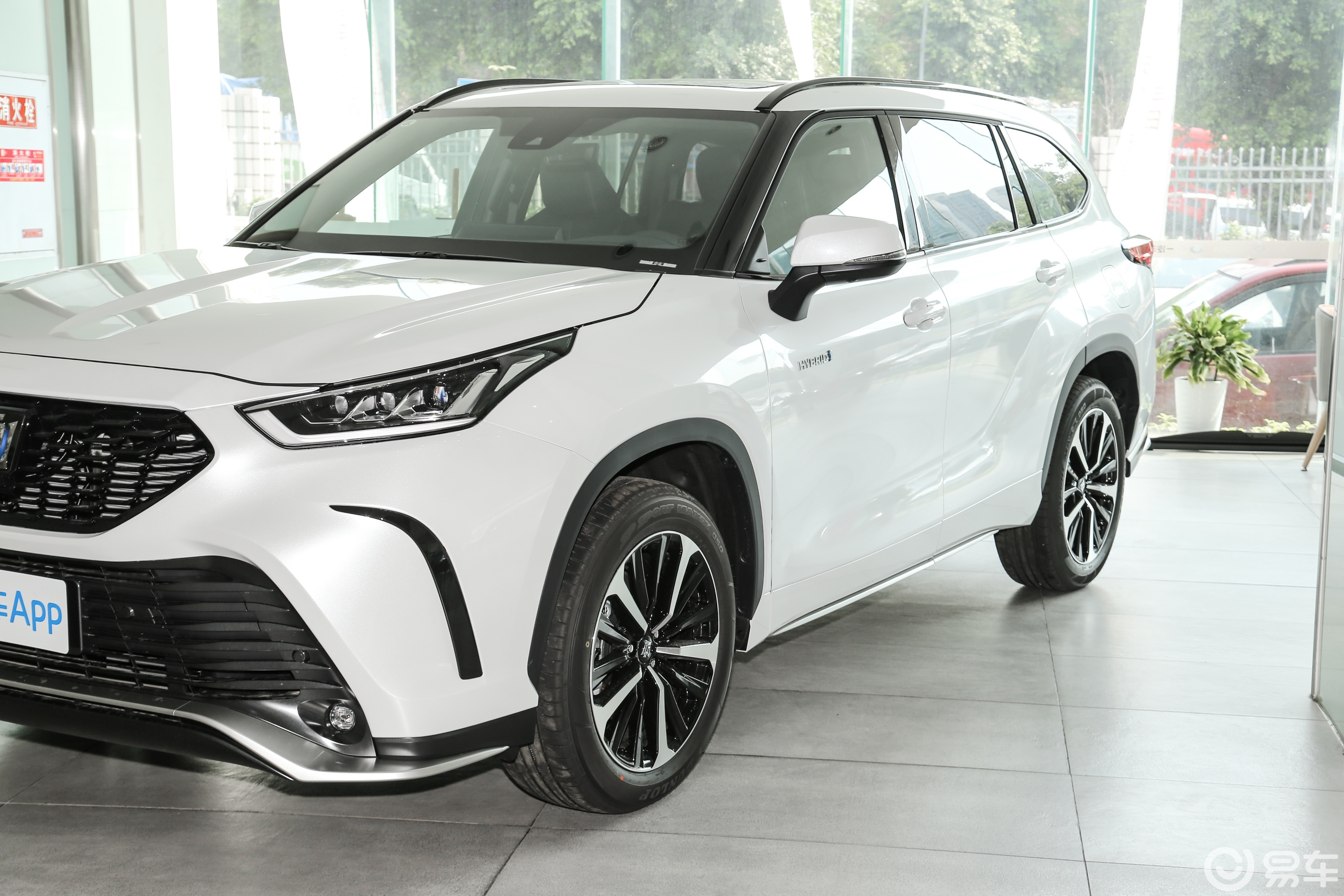 【皇冠陆放HEV 2.5L 四驱尊贵版 7座外观细节图片-汽车图片大全】-易车