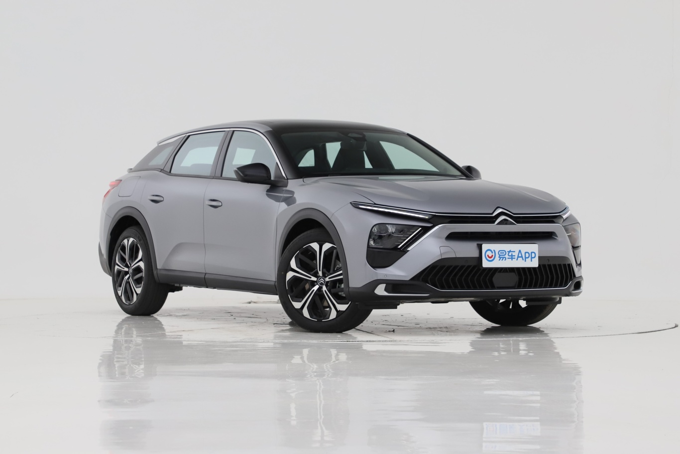 【凡尔赛C5 X1.6T 势不凡侧前45度车头向右水平图片-汽车图片大全】-易车