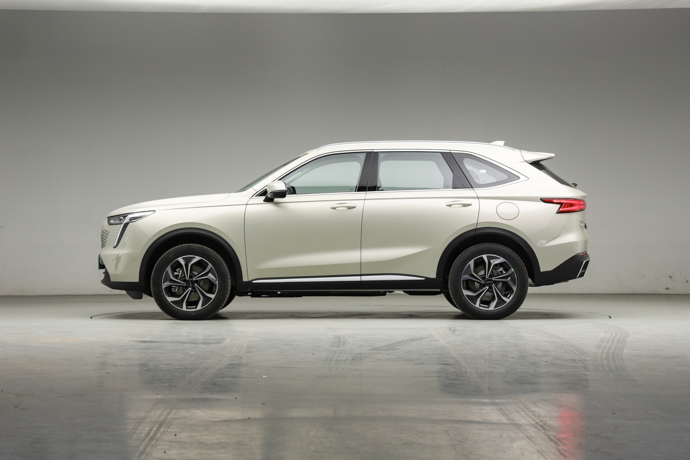 【哈弗枭龙MAX1.5L 105km 四驱智能旗舰版正侧车头向左水平图片-汽车图片大全】-易车