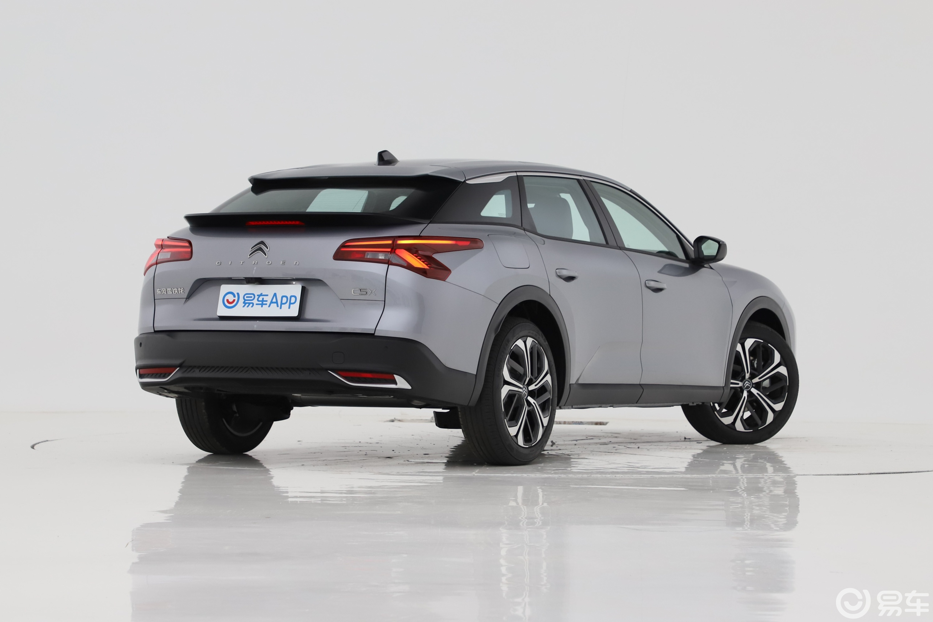 【凡尔赛C5 X1.6T 势不凡侧后45度车头向右水平图片-汽车图片大全】-易车