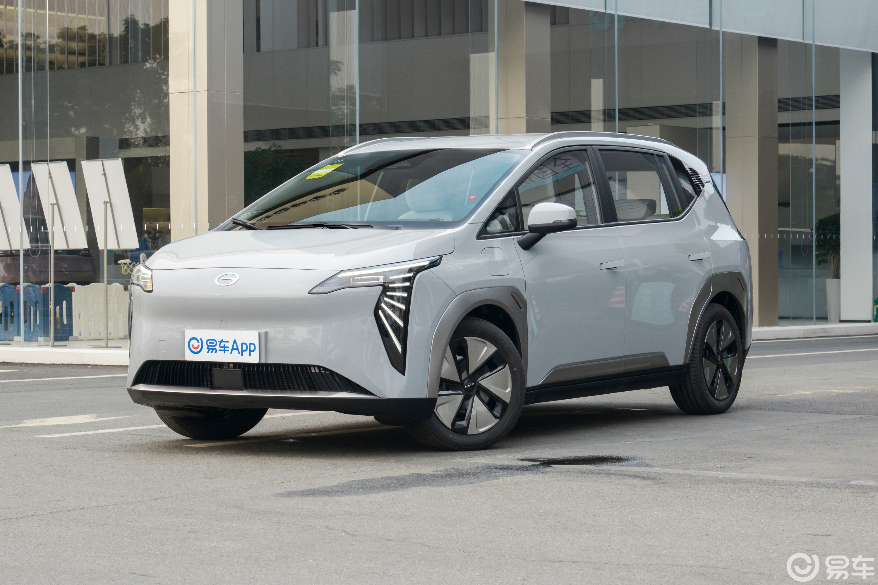 【AION YPlus 610km 80 乐享版侧前45度车头向左水平图片-汽车图片大全】-易车