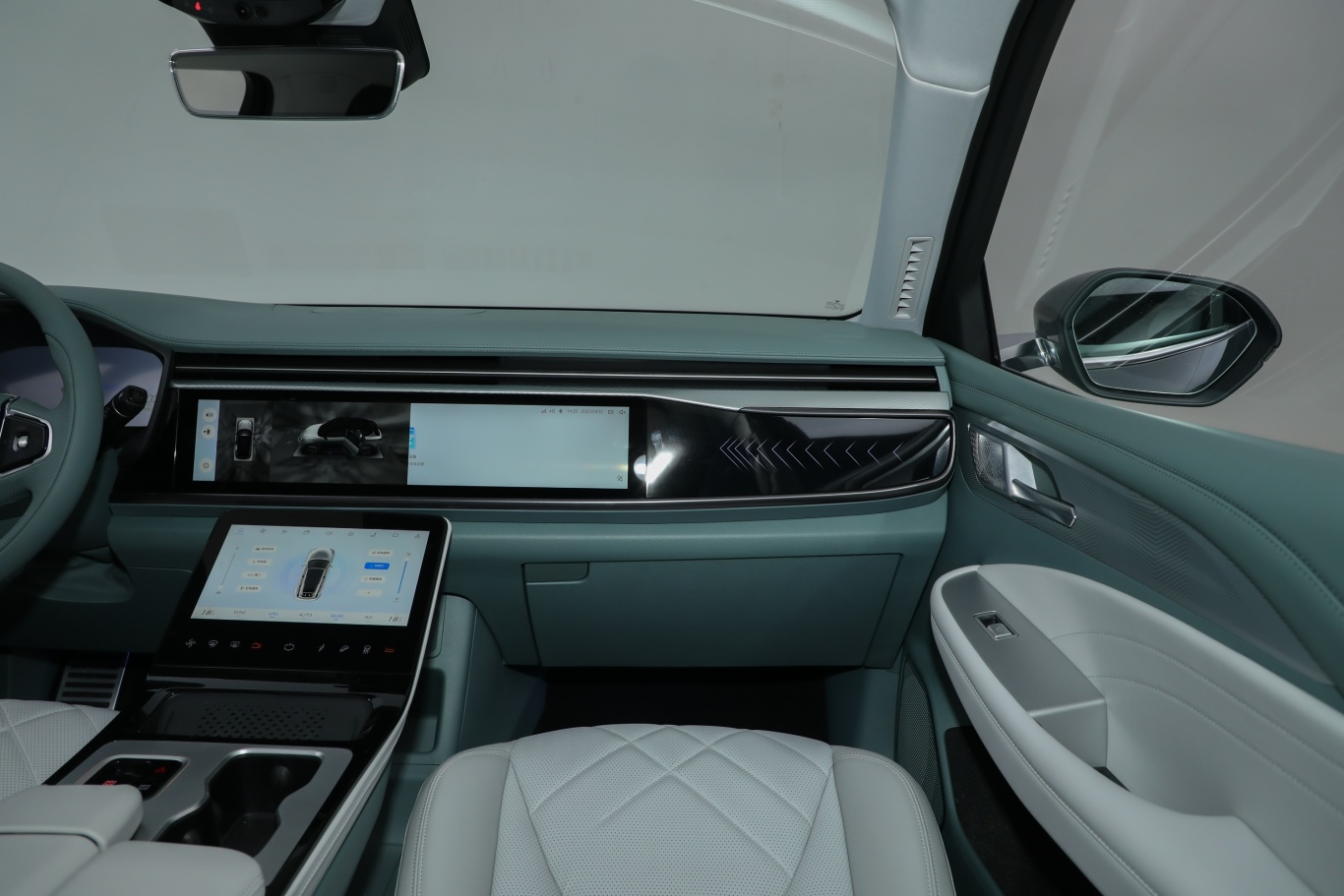 【极狐 阿尔法T森林版 688E+ 电机160kW副驾驶位区域图片-汽车图片大全】-易车