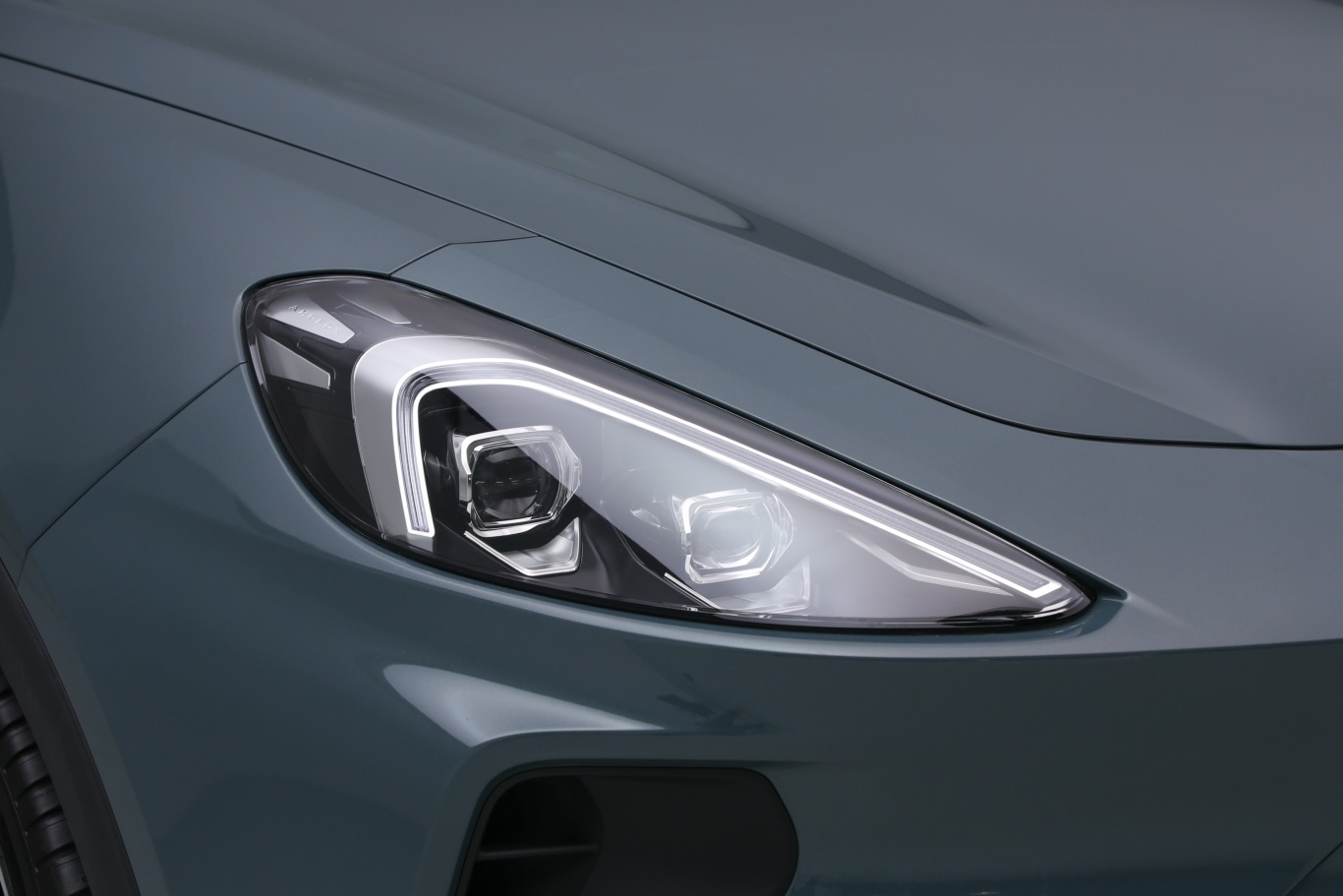 【极狐 阿尔法T森林版 688E+ 电机160kW大灯侧45度俯拍图片-汽车图片大全】-易车