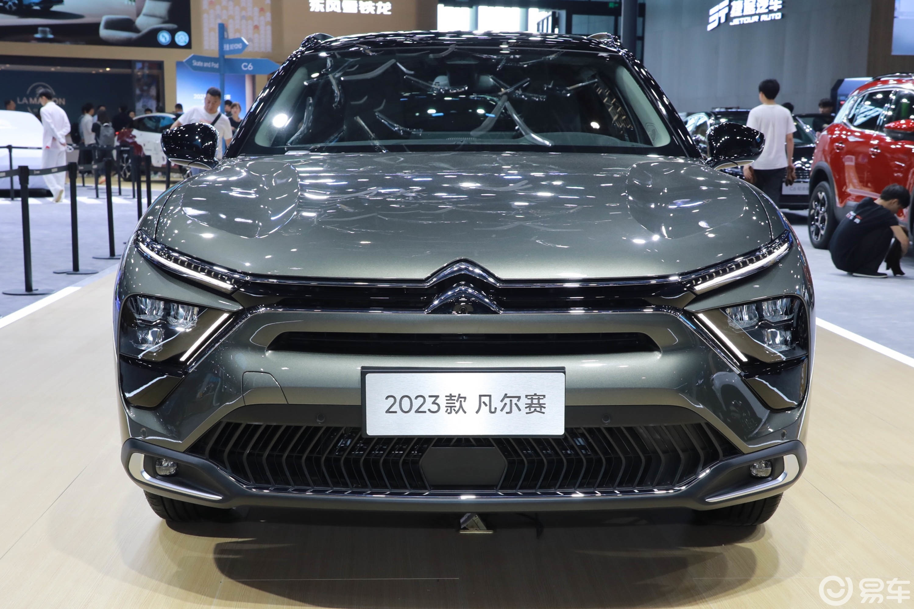 【凡尔赛C5 X1.6T 领不凡图片-汽车图片大全】-易车