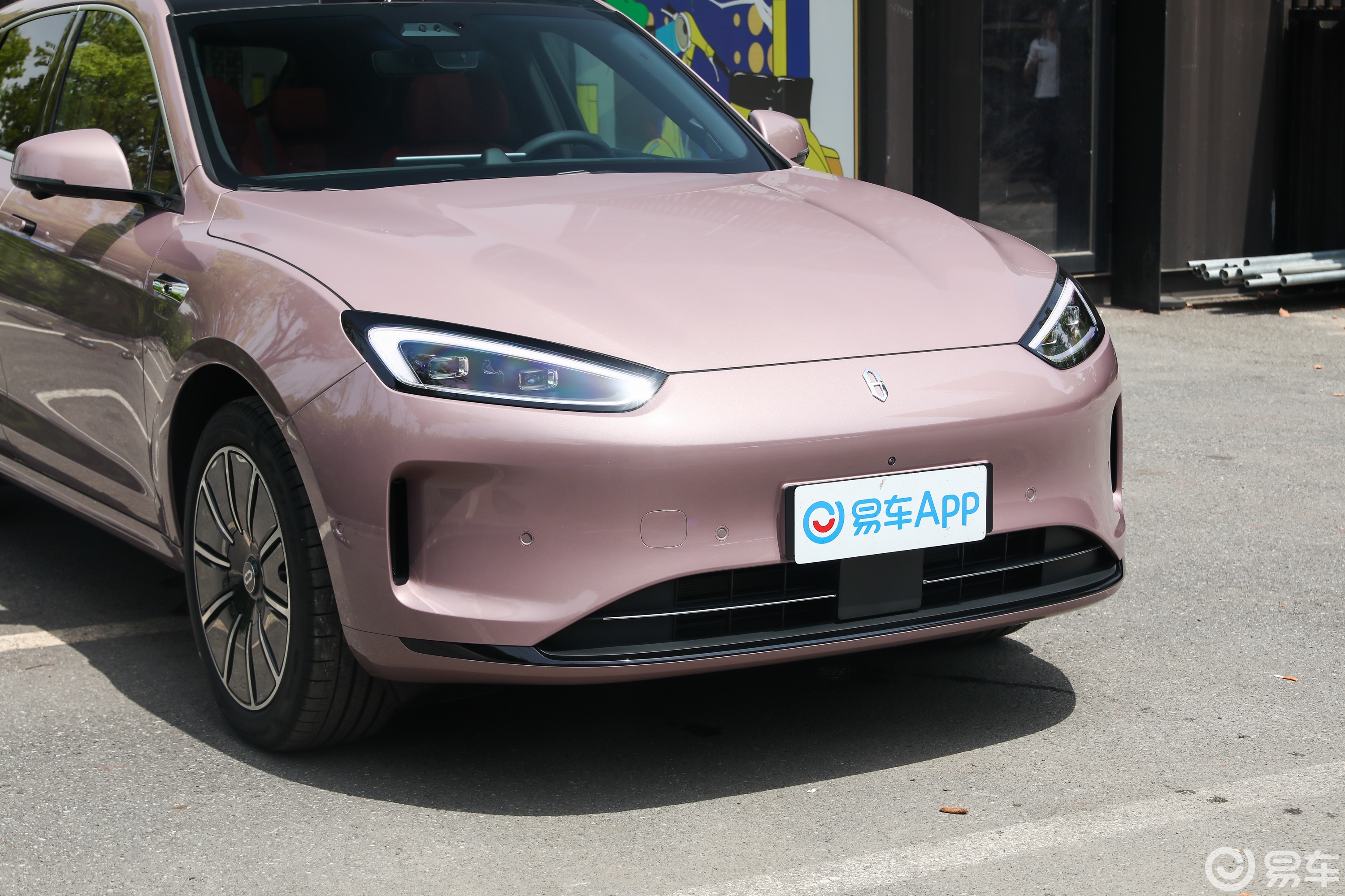 【问界M5纯电版 534km 四驱智驾版前格栅侧俯拍图片-汽车图片大全】-易车