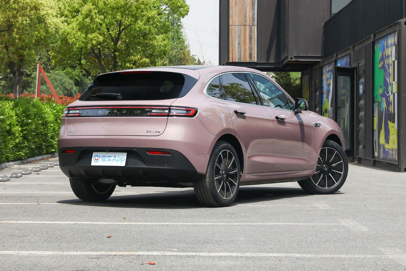 【问界M5纯电版 534km 四驱智驾版侧后45度车头向右水平图片-汽车图片大全】-易车