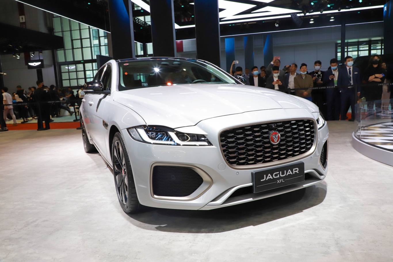 【捷豹XFL鎏金版 2.0T P250 两驱尊享豪华版图片-汽车图片大全】-易车