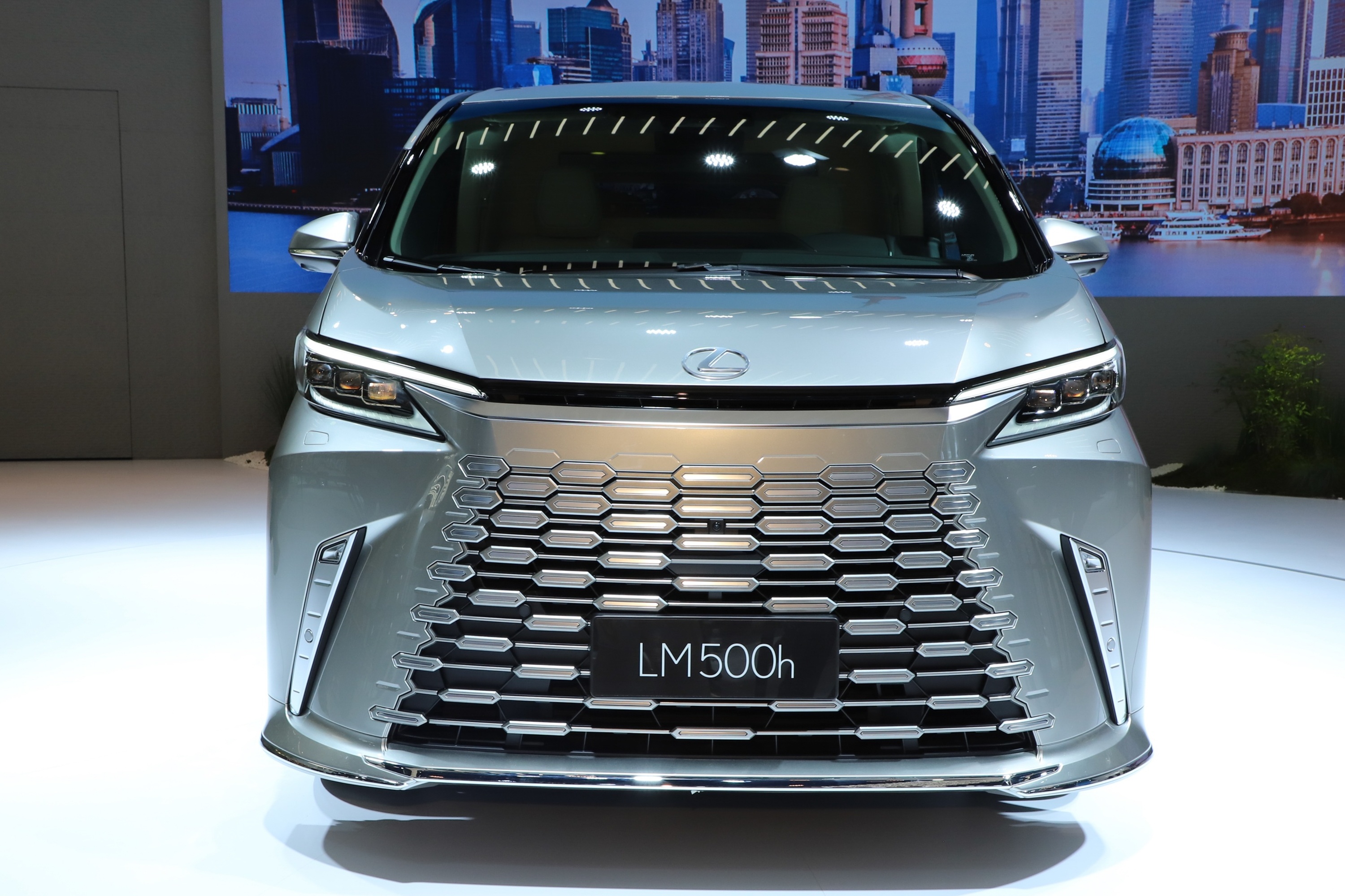 【雷克萨斯LM500h 御世版 4座外观图片-汽车图片大全】-易车