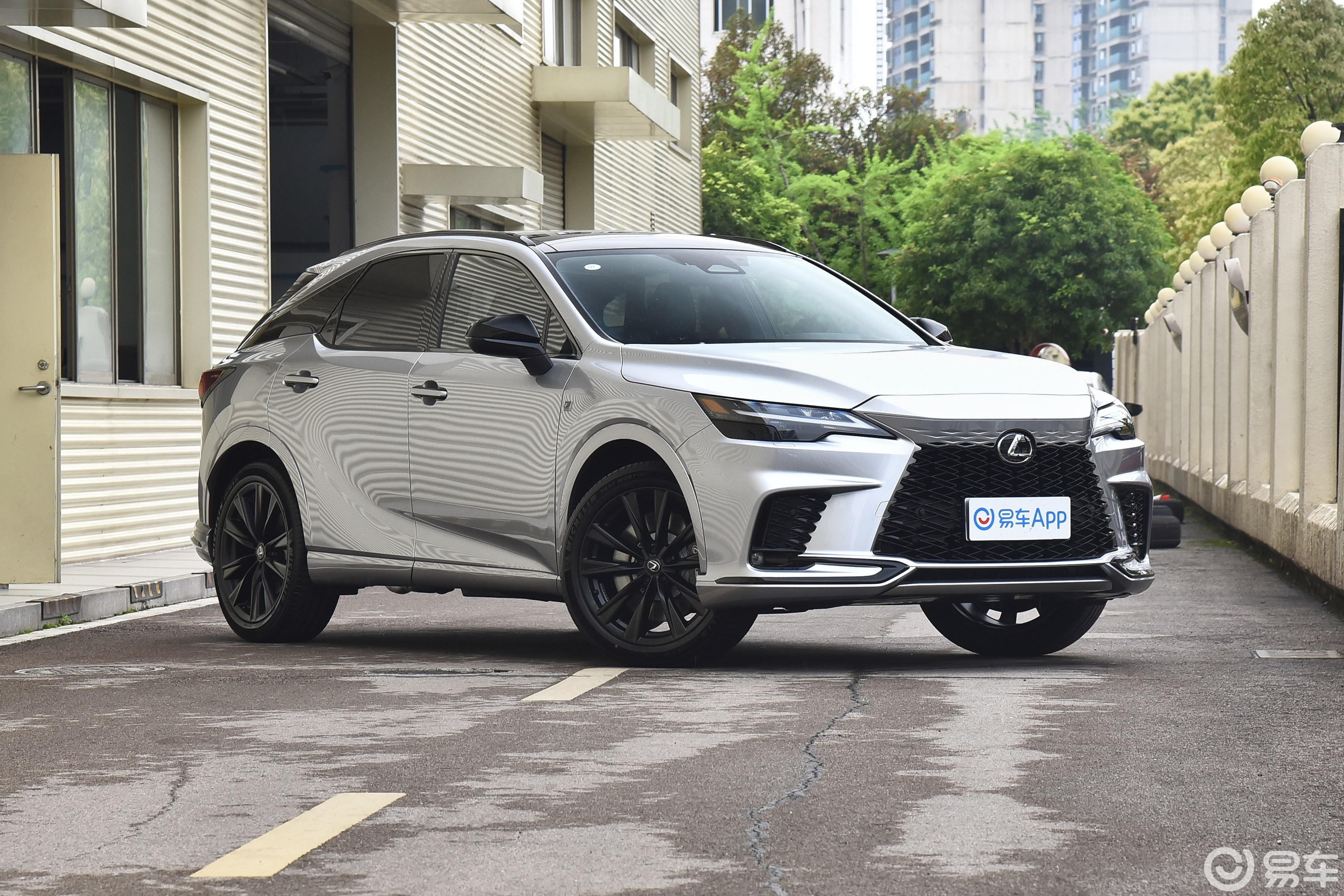 【雷克萨斯RX500h 四驱F SPORT Performance侧前45度车头向右水平图片-汽车图片大全】-易车