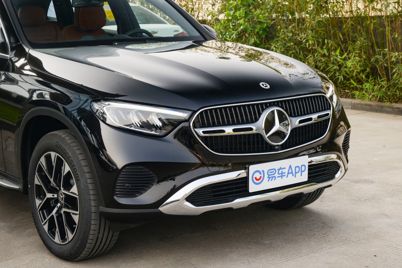 【奔驰GLCGLC 260 L 4MATIC 动感型 7座前格栅侧俯拍图片-汽车图片大全】-易车