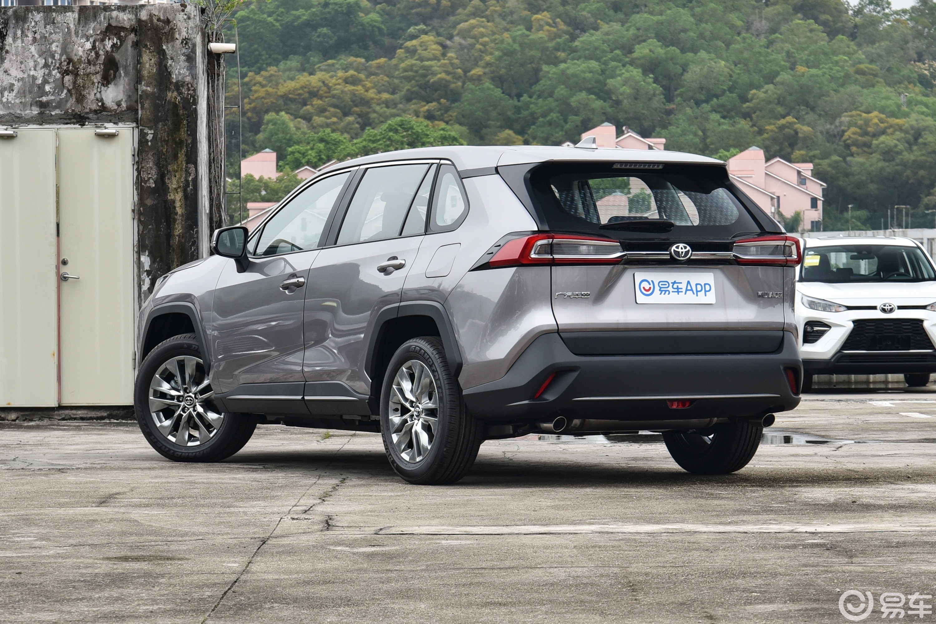 【威兰达2.0L 两驱领先版侧后45度车头向左水平图片-汽车图片大全】-易车