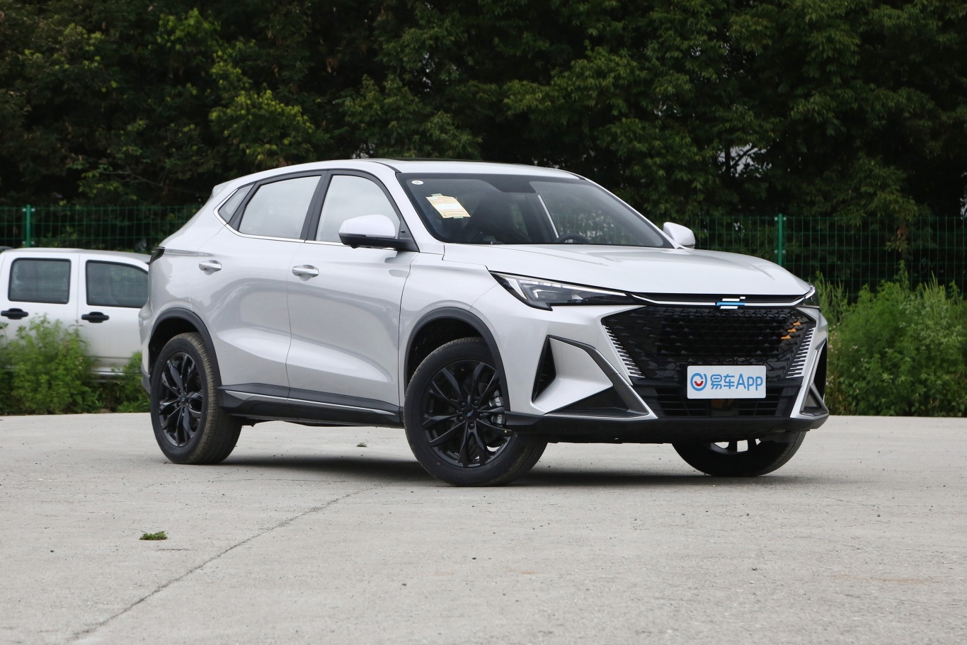 【长安欧尚X5 PLUS改款 1.5T 卓越型侧前45度车头向右水平图片-汽车图片大全】-易车