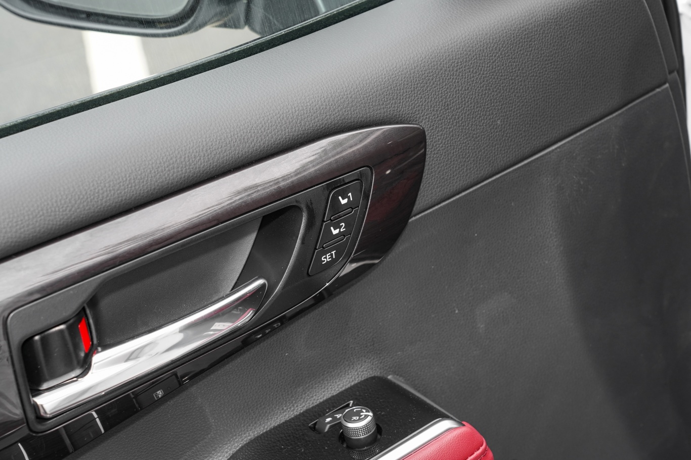 【皇冠陆放HEV 2.5L 四驱旗舰版 7座主驾驶位图片-汽车图片大全】-易车