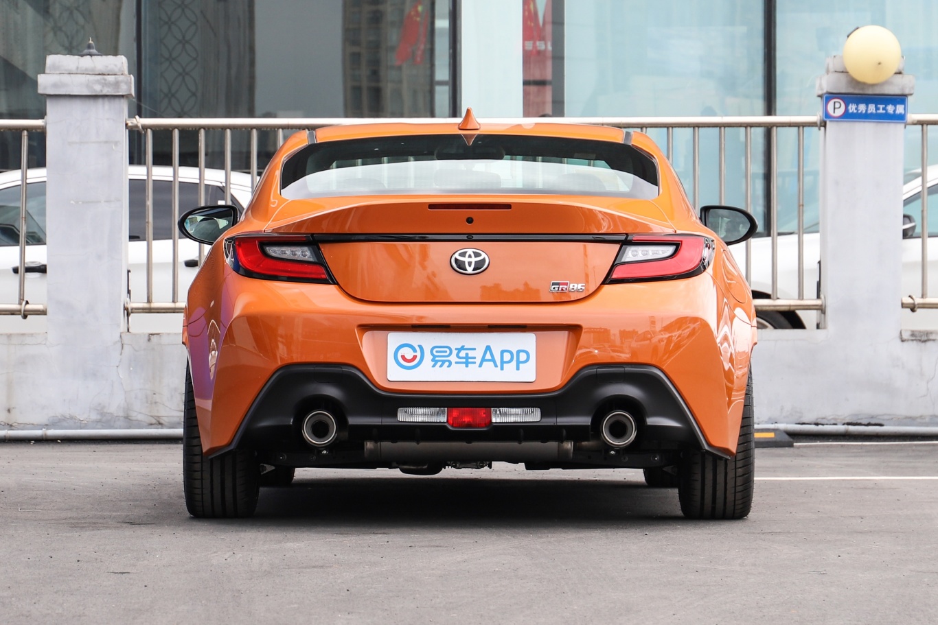 【丰田86GR 86 2.4L 十周年纪念版正后水平图片-汽车图片大全】-易车