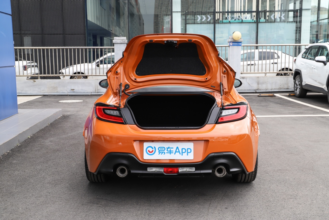 【丰田86GR 86 2.4L 十周年纪念版后备厢图片-汽车图片大全】-易车