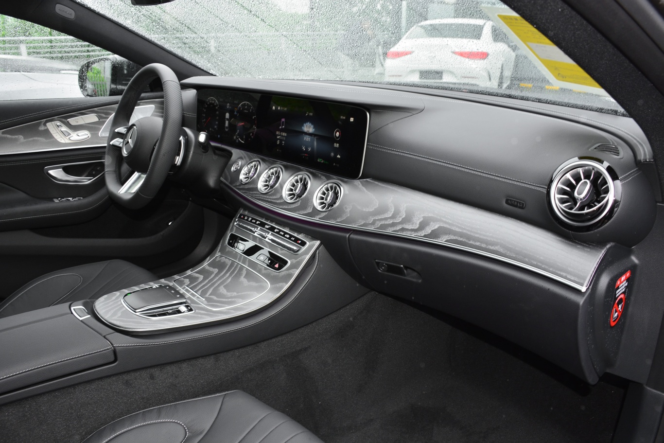 【奔驰CLS改款 CLS 300 豪华型内饰全景副驾方向图片-汽车图片大全】-易车