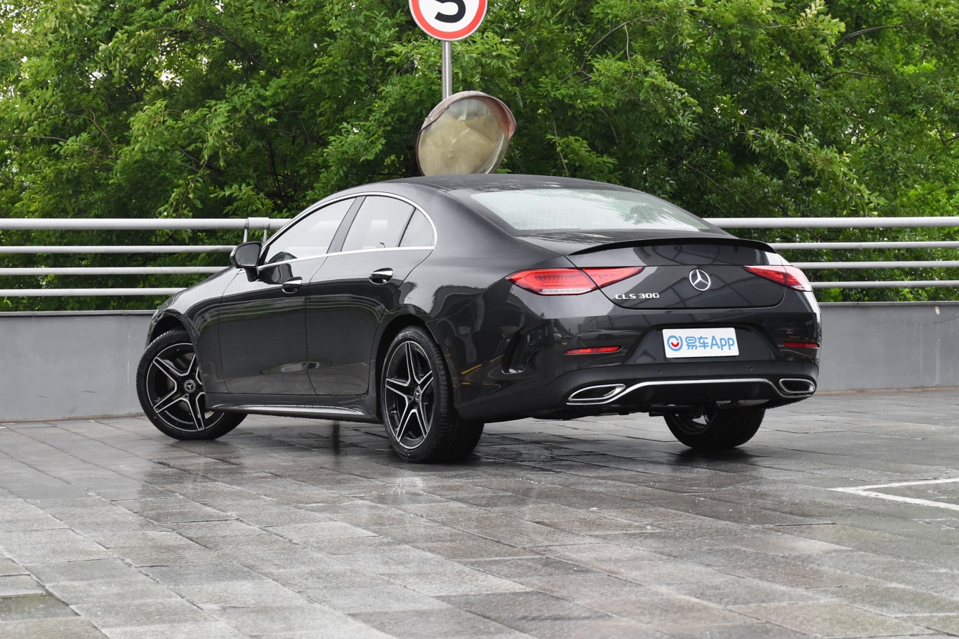【奔驰CLS改款 CLS 300 豪华型侧后45度车头向左水平图片-汽车图片大全】-易车