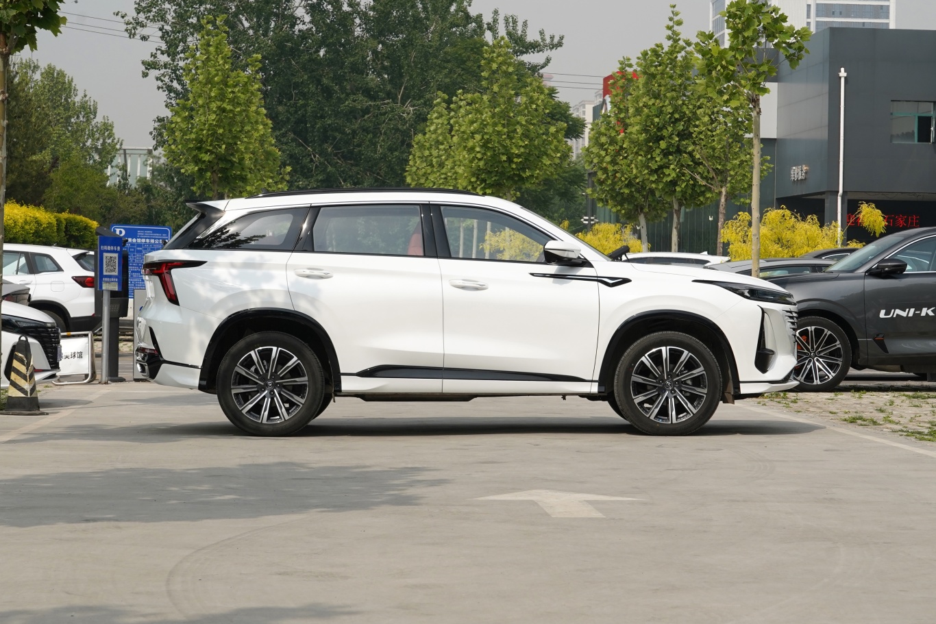 【长安CS75PLUS第三代 1.5T 领航型正侧车头向右水平图片-汽车图片大全】-易车